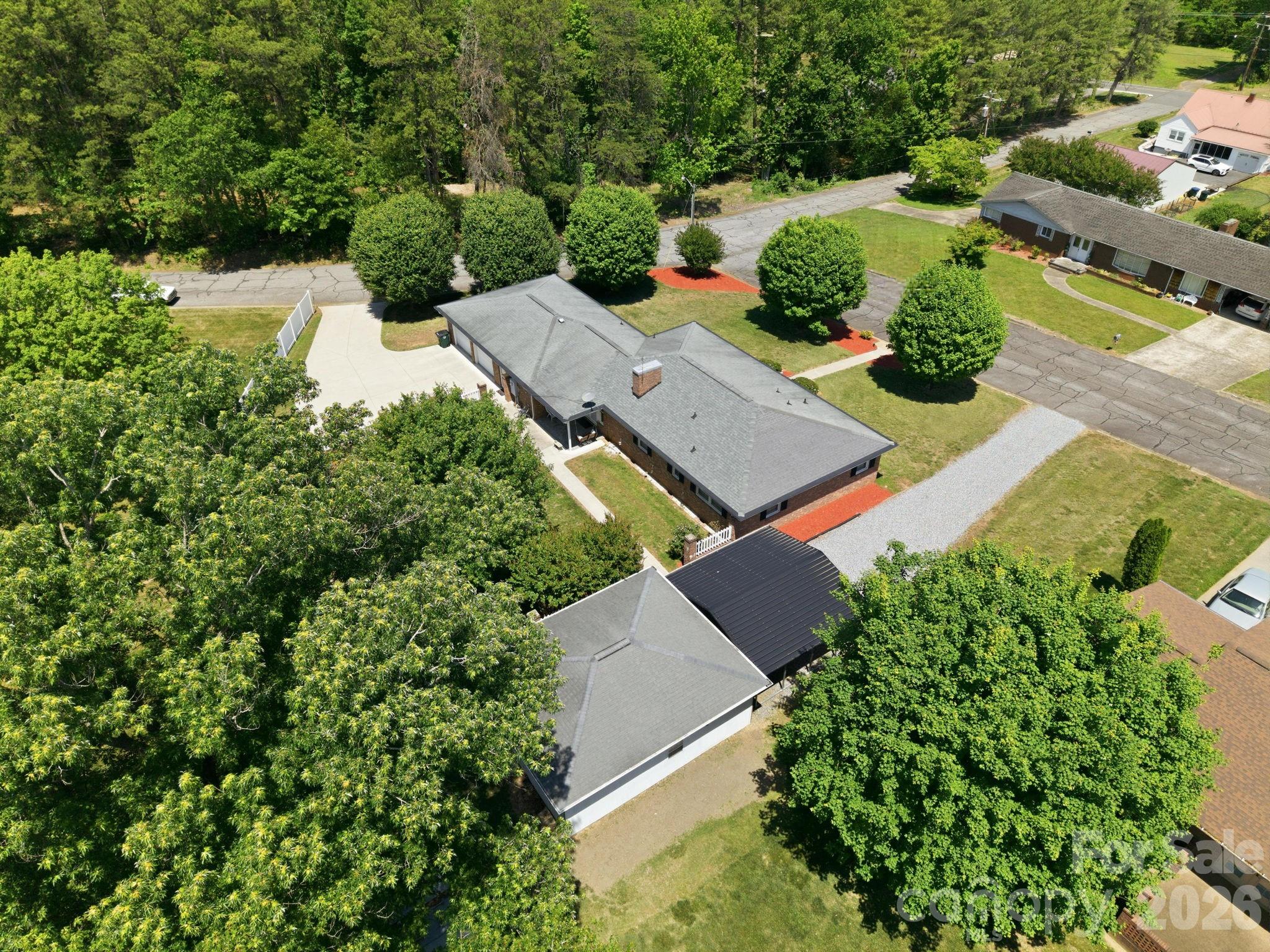 Photo 4 of 912 Briggs Street NW, Valdese, NC