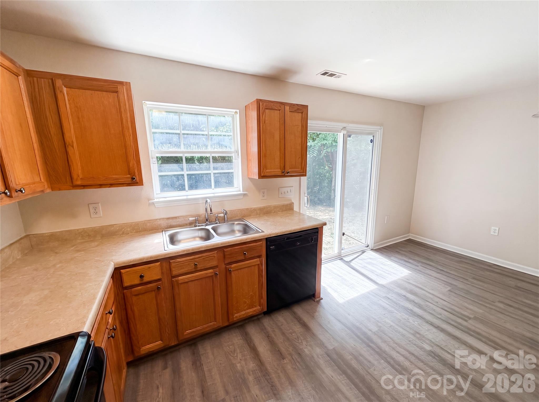Photo 7 of 1131 Jordans Pond Lane, Charlotte, NC