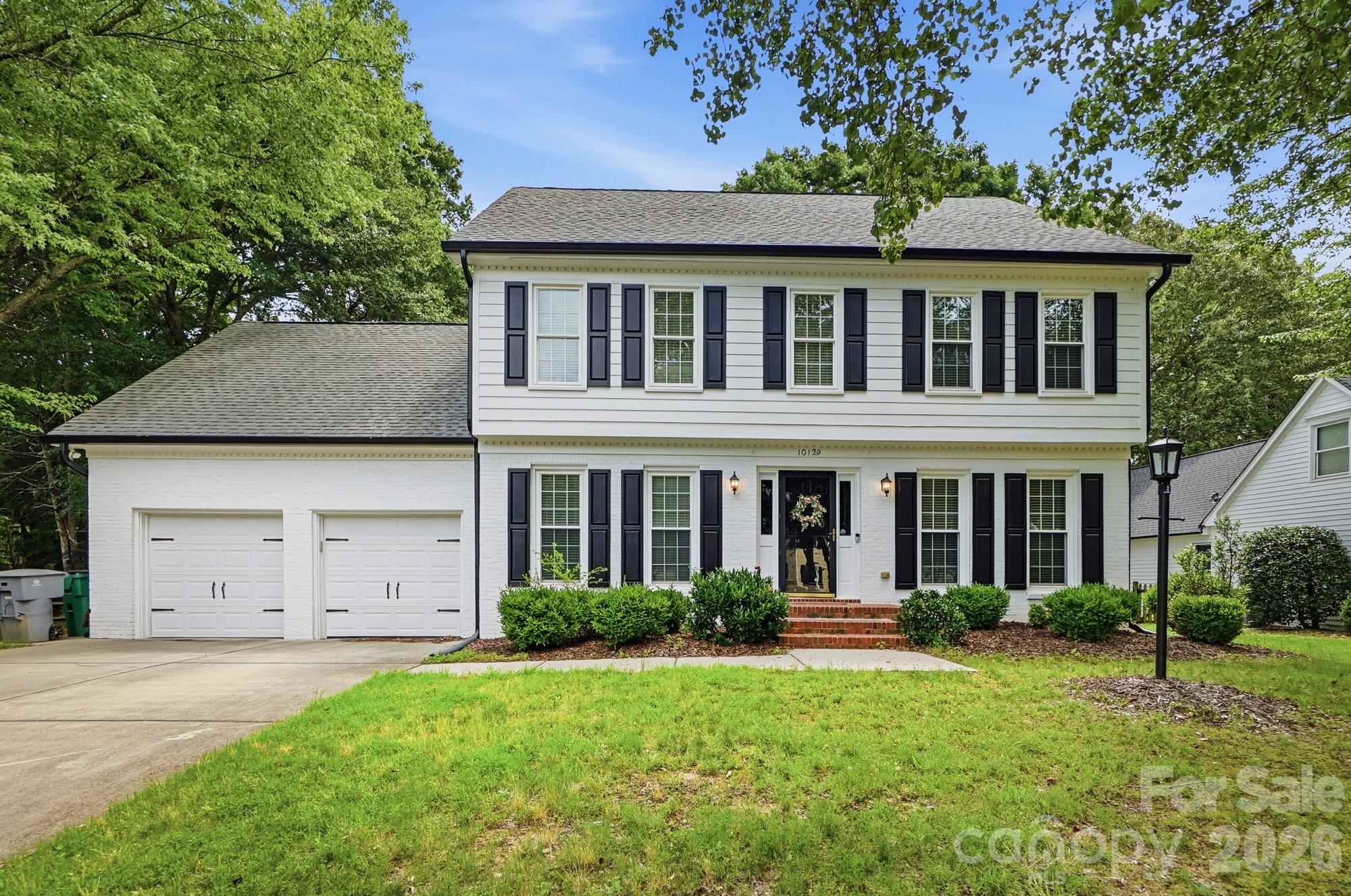 Home for sale at 10129 Hanover Glen Road, Charlotte, NC — photo 1 of 45