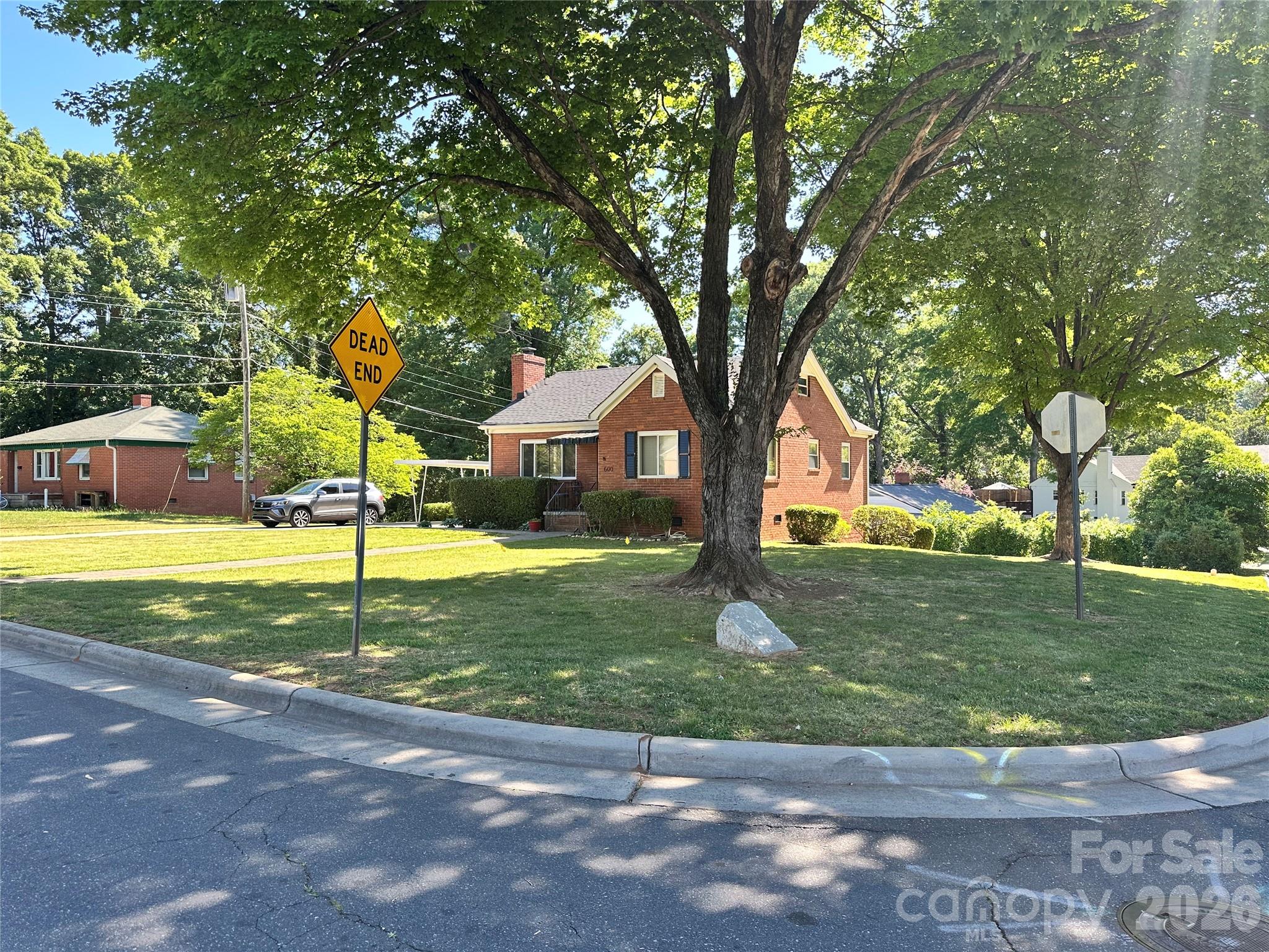 600 W Cama Street8, Charlotte, NC - photo 1 of 27