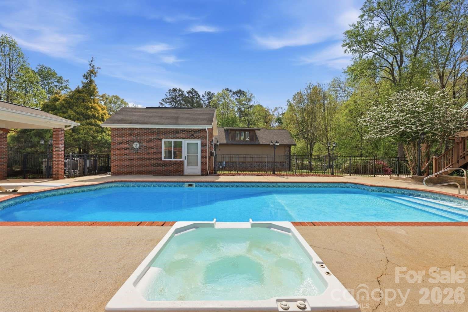 3811 Pinecrest Drive NE, Hickory, NC - photo 30 of 36