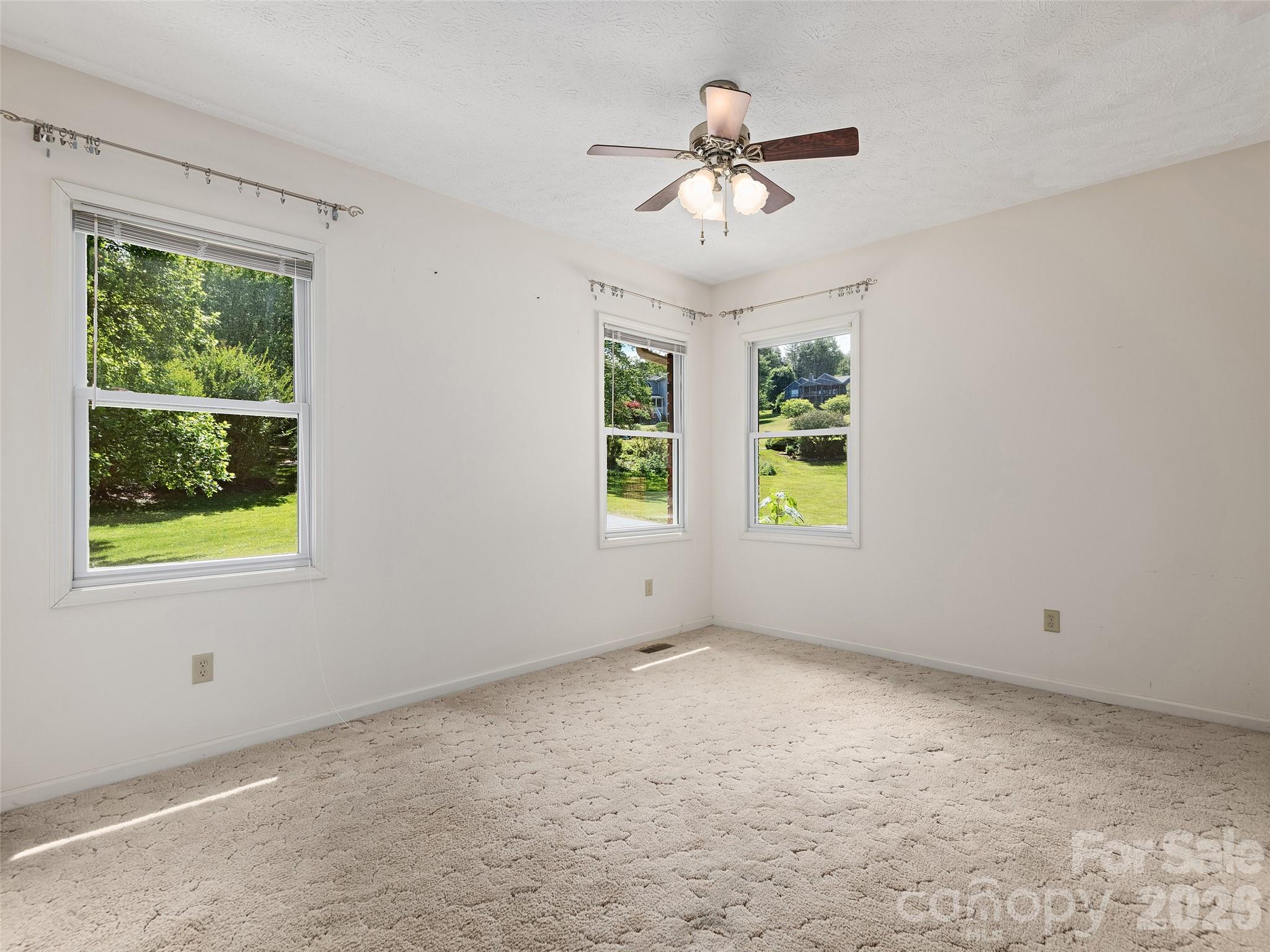 39 Beaumont Drive, Hendersonville, NC - photo 17 of 36