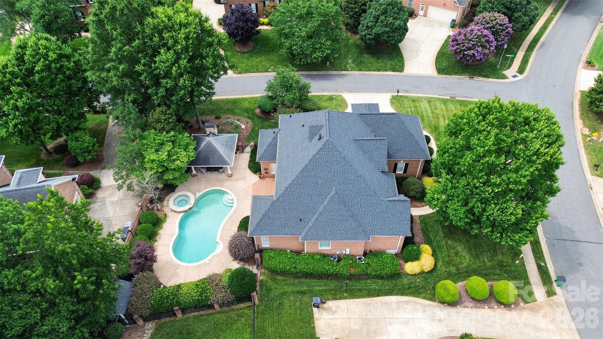 Home for sale at 6907 Meadow Run Lane, Charlotte, NC — photo 4 of 48