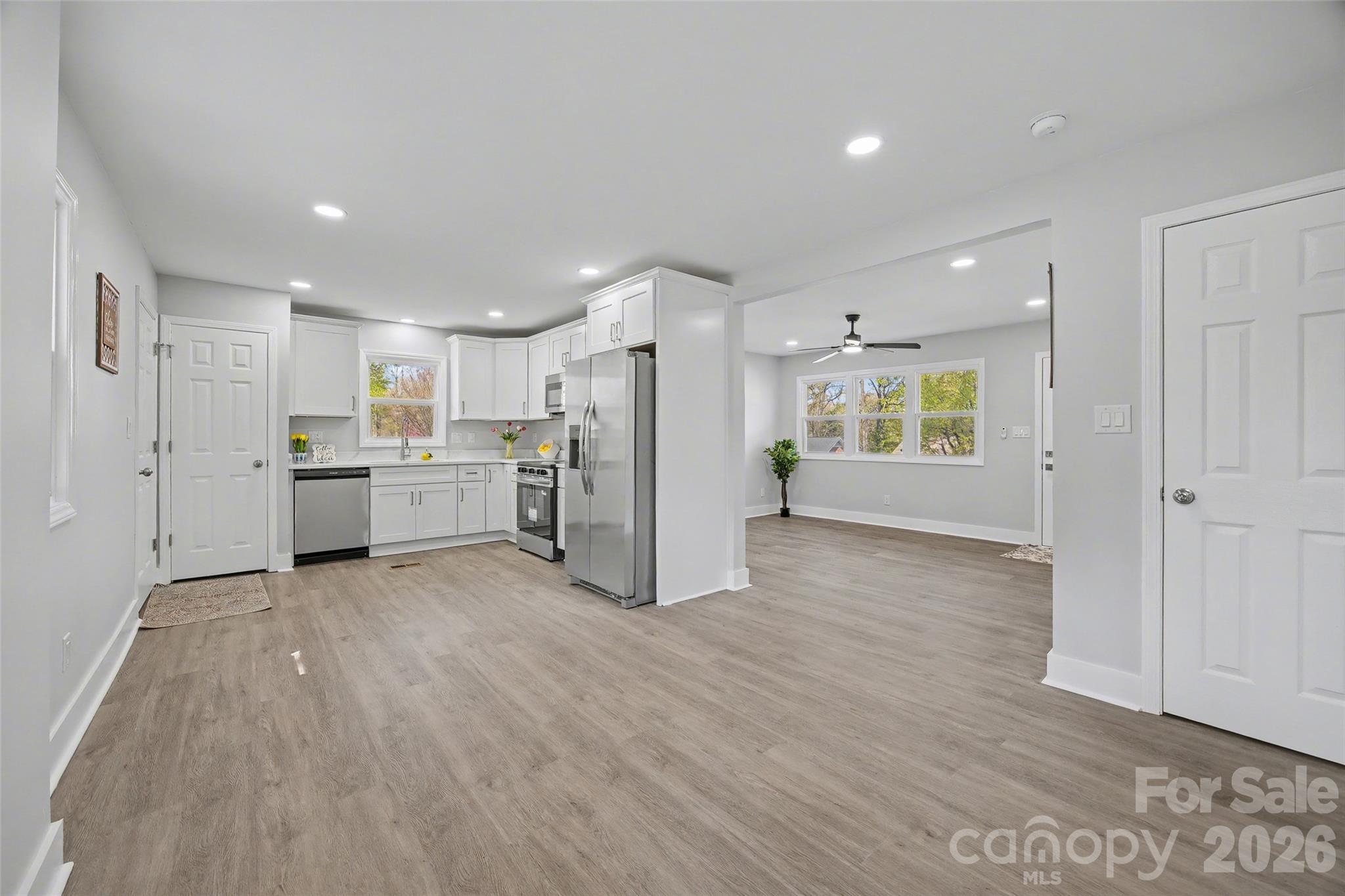 553 Derrydowne Drive, Charlotte, NC - photo 13 of 20