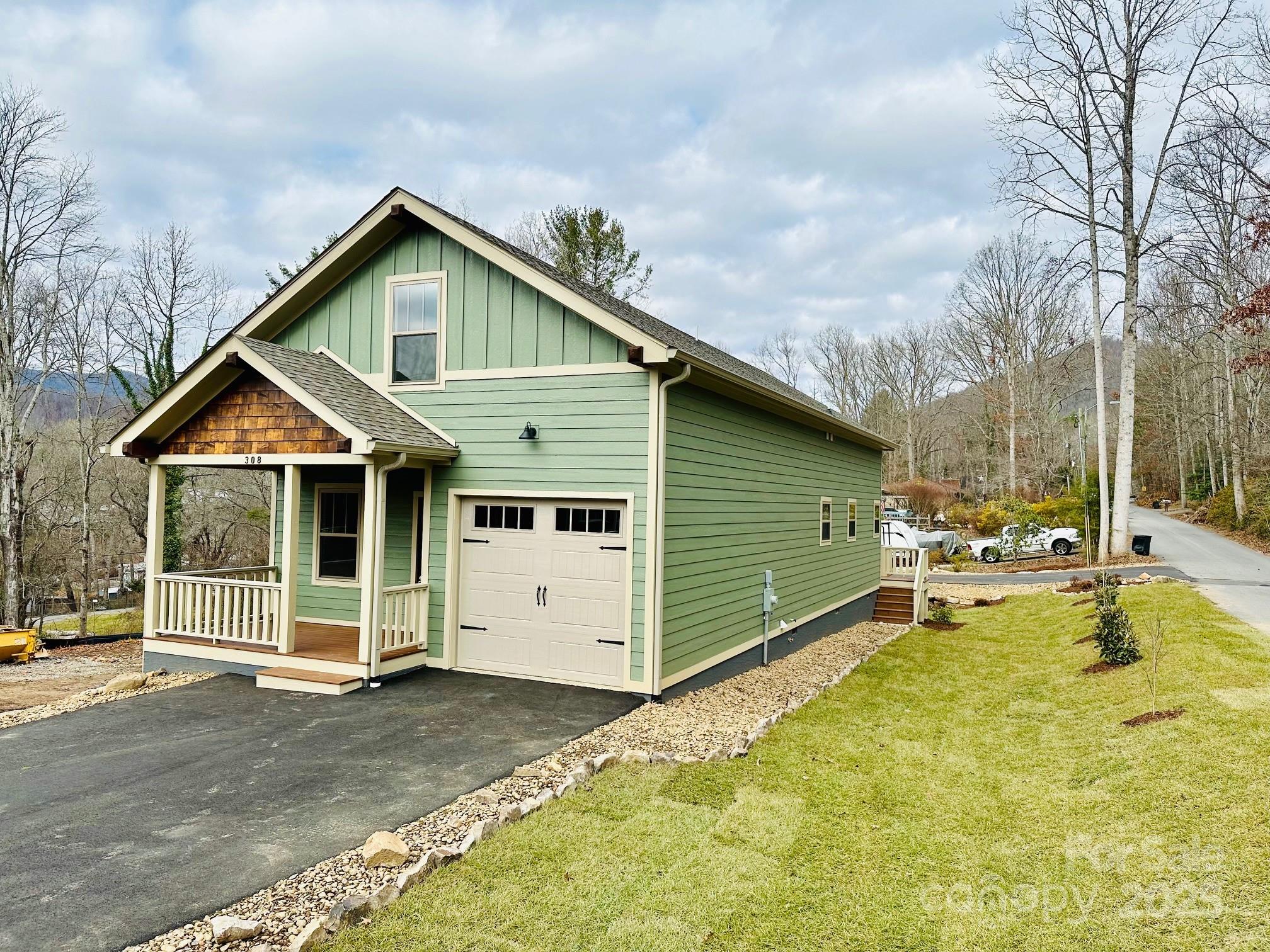 308 Ninth Street, Black Mountain, NC - photo 4 of 34