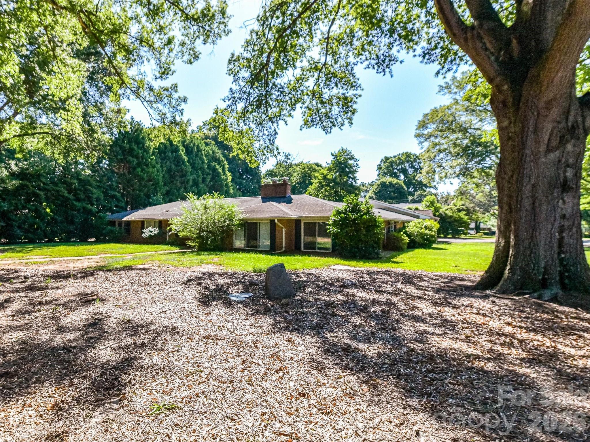 827 Lansdowne Road, Charlotte, NC