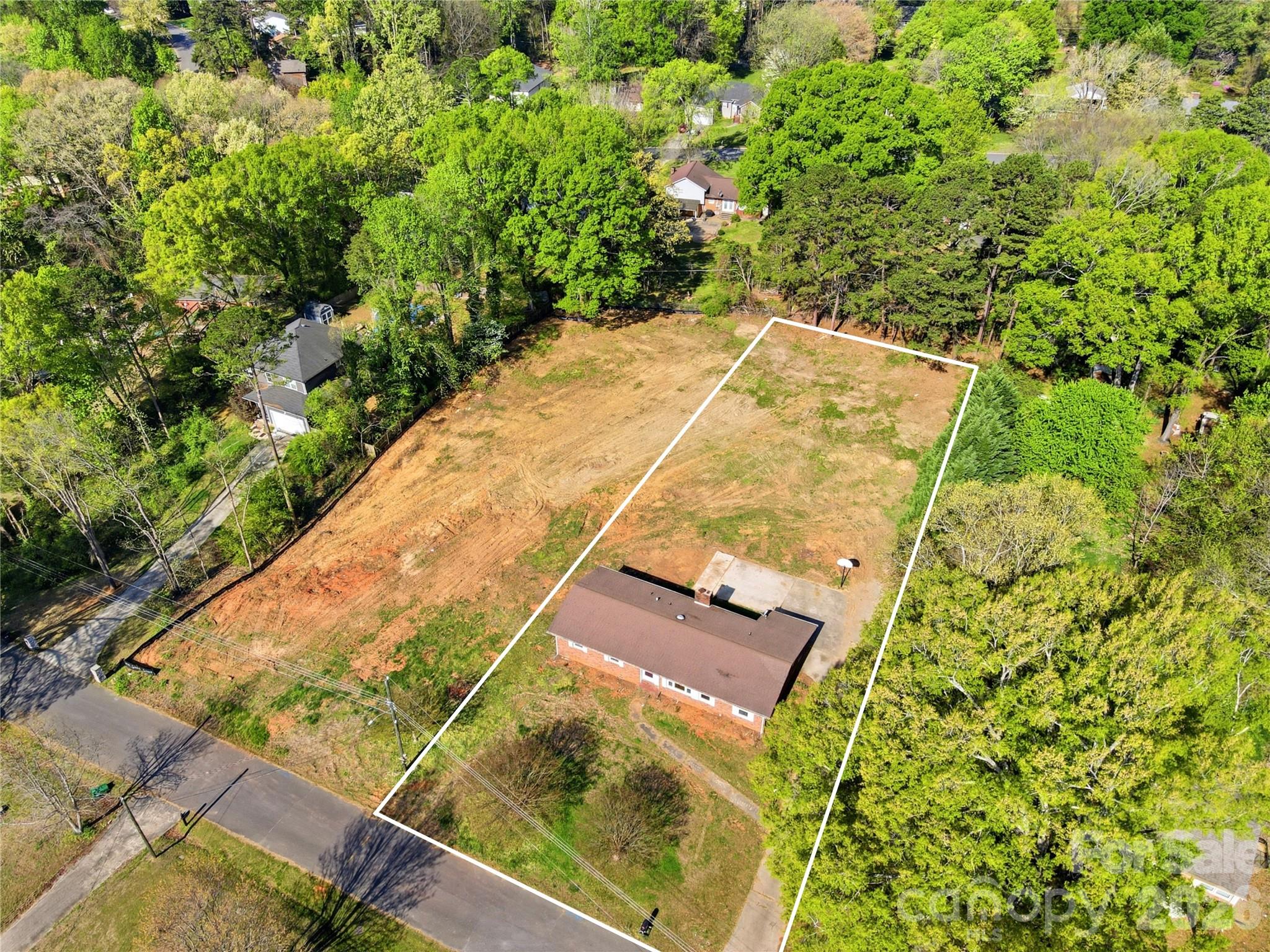 Photo 2 of 3029 Cresthill Drive, Charlotte, NC