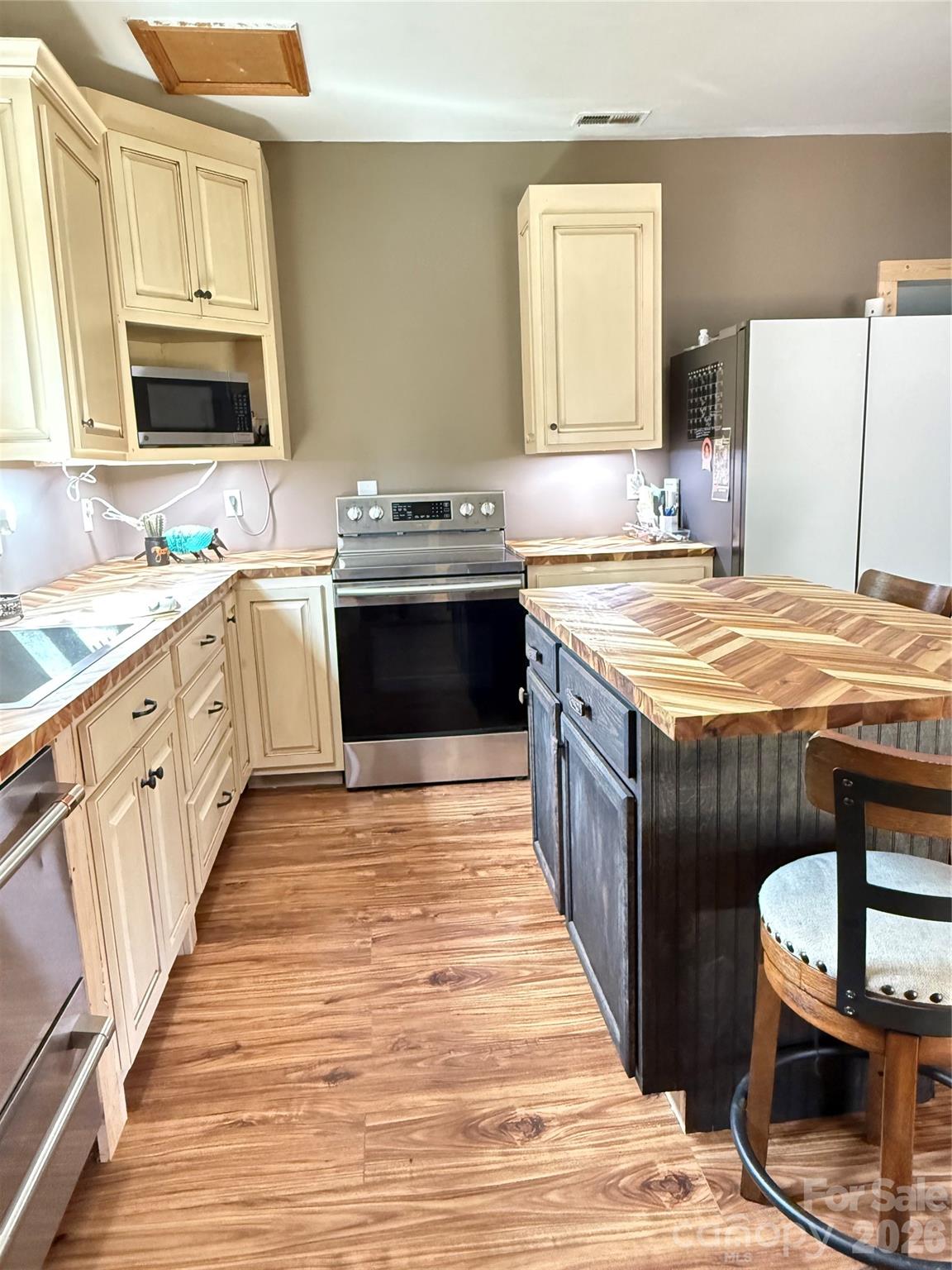 Home for sale at 15869 Silver Road, Oakboro, NC — photo 6 of 40