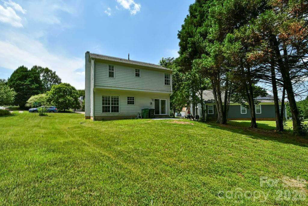 Home for sale at 8406 Bedford Green Lane, Charlotte, NC — photo 5 of 23