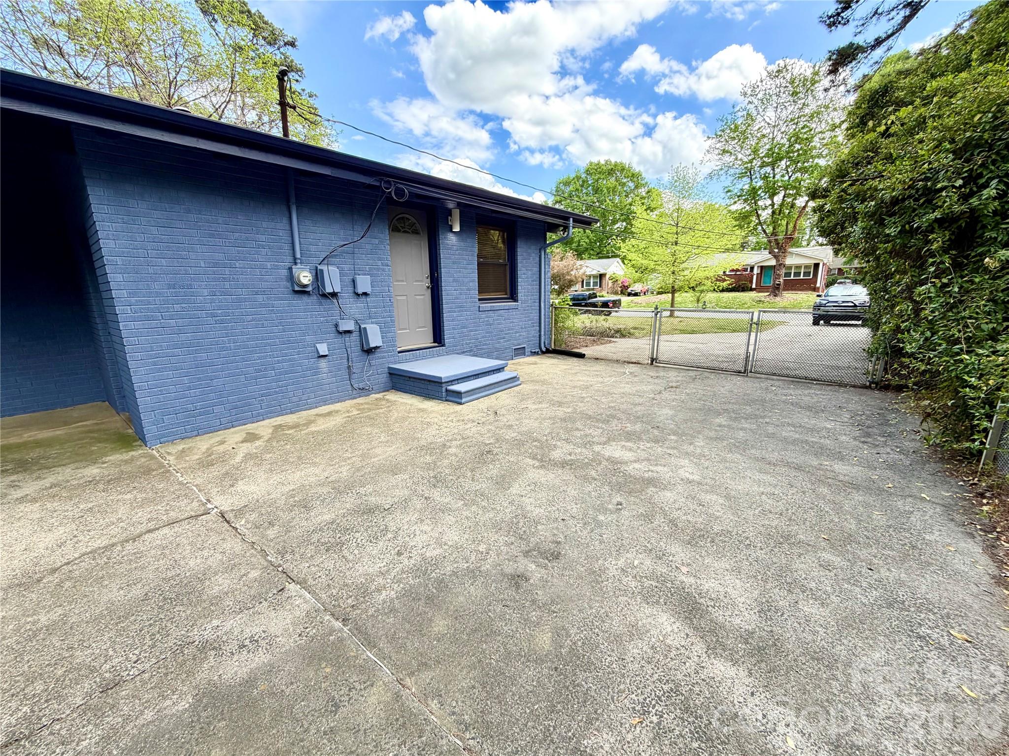 Photo 32 of 1511 Briarfield Drive, Charlotte, NC