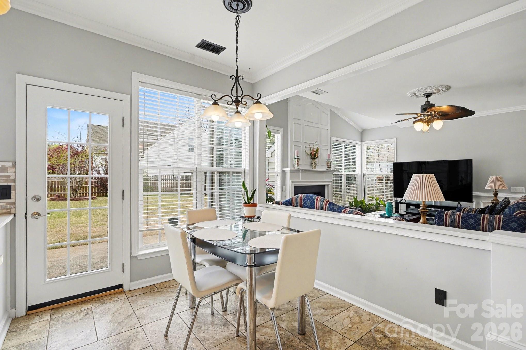 8727 Fieldcroft Drive, Charlotte, NC - photo 9 of 32
