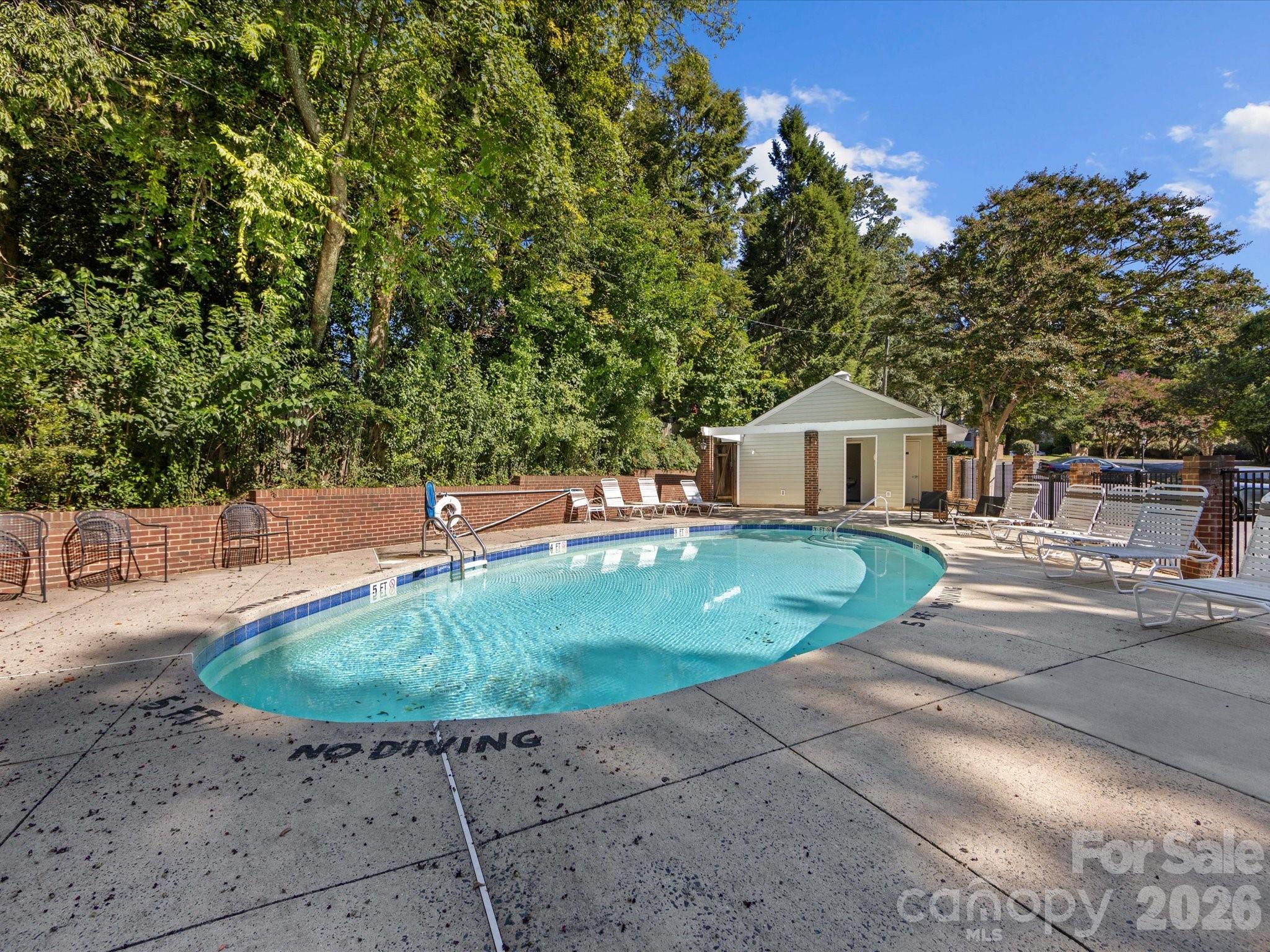 Photo 21 of 430 Queens Road221, Charlotte, NC