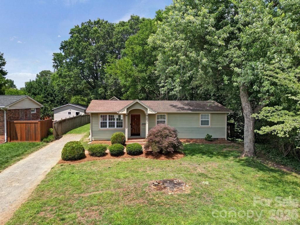 Photo 2 of 2715 Springway Drive, Charlotte, NC