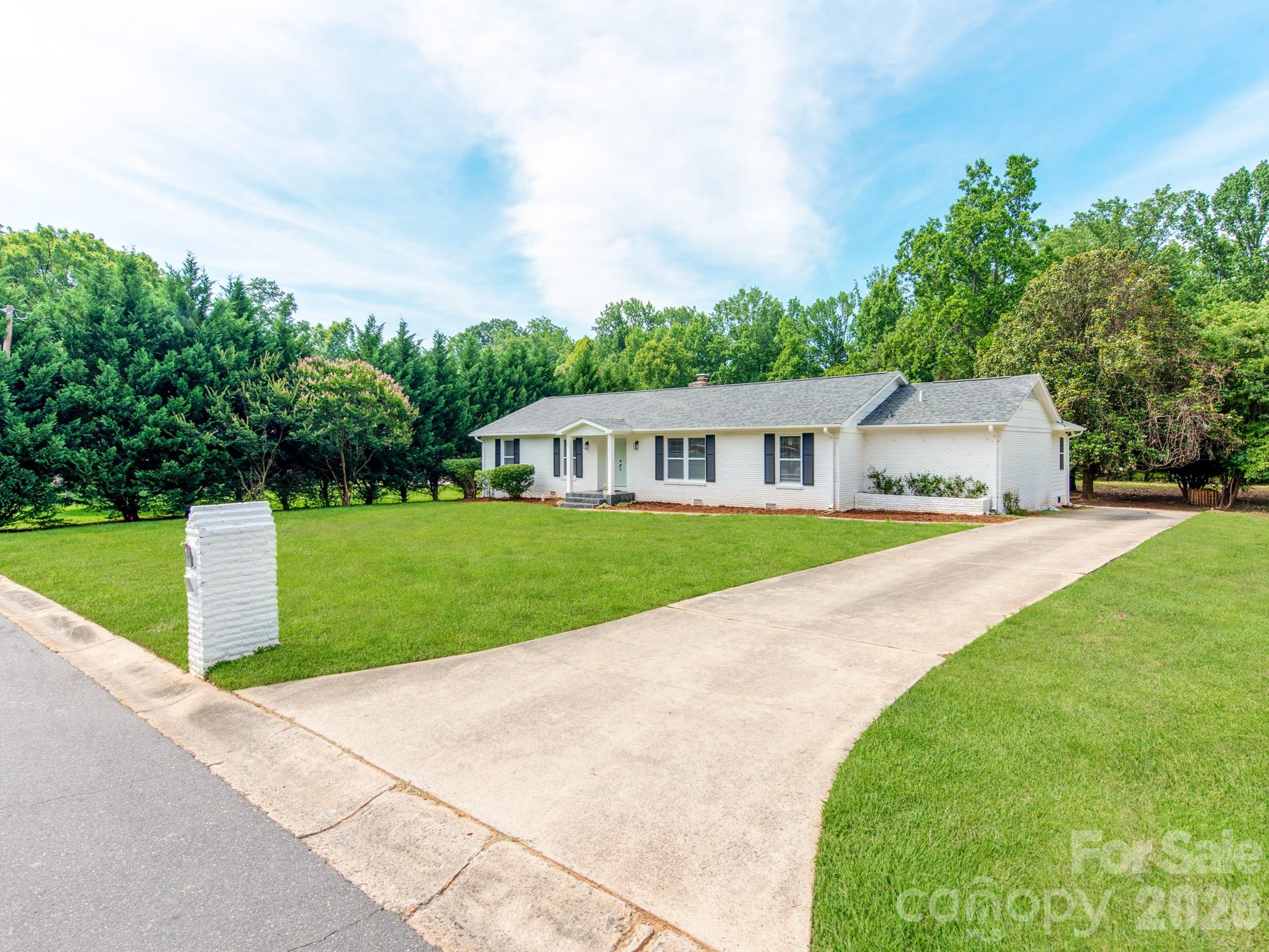 Photo 2 of 629 Belmorrow Drive, Charlotte, NC