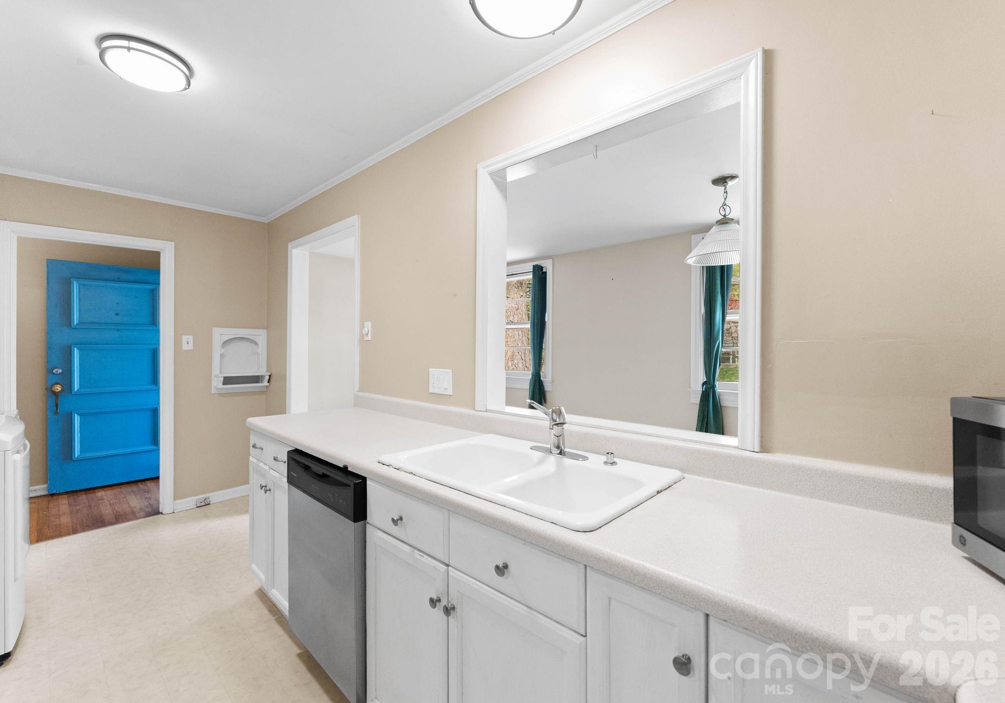 1136 E Woodlawn Road, Charlotte, NC - photo 9 of 48