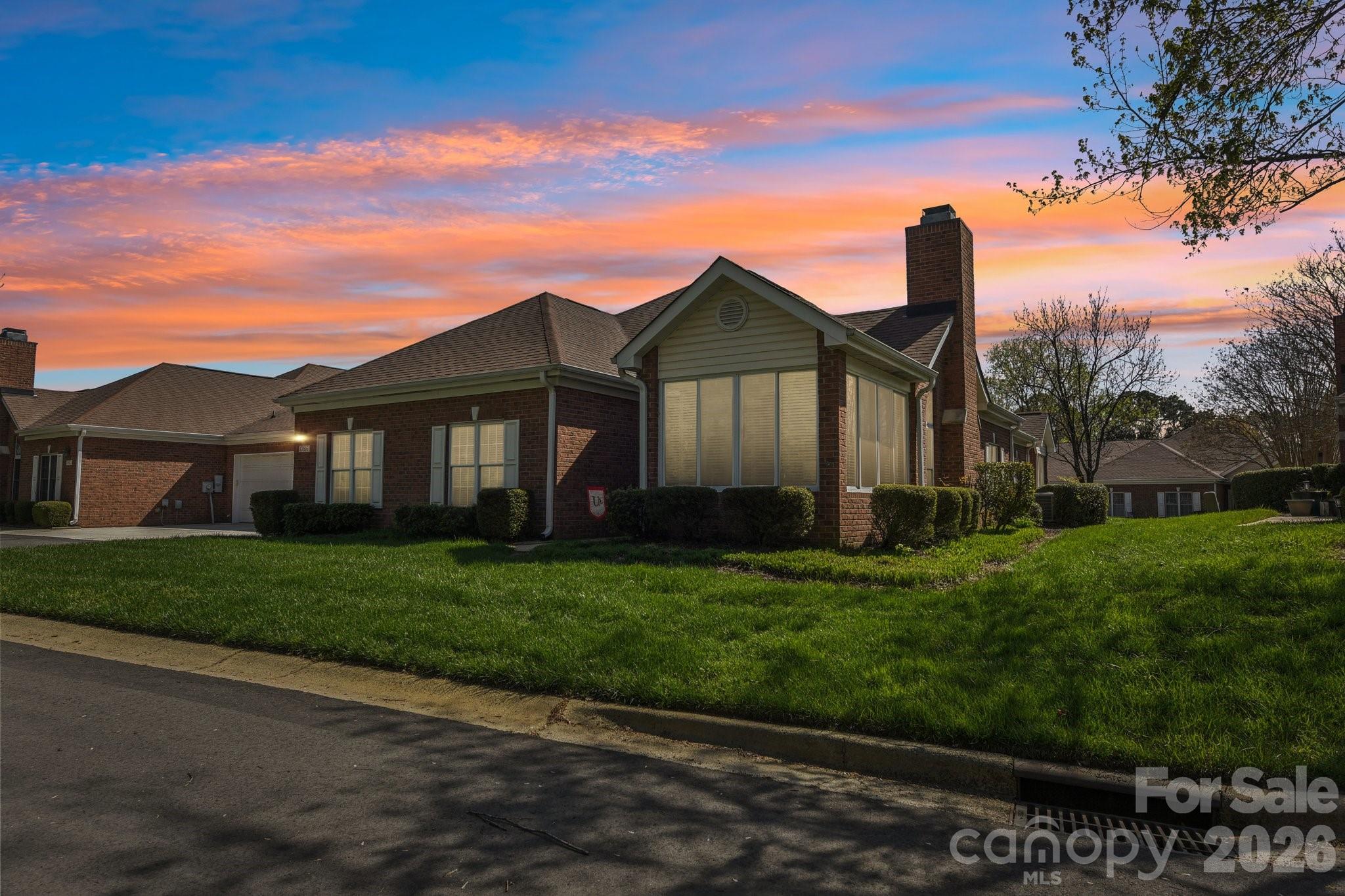 Photo 2 of 10816 Willow Crossing Drive, Charlotte, NC