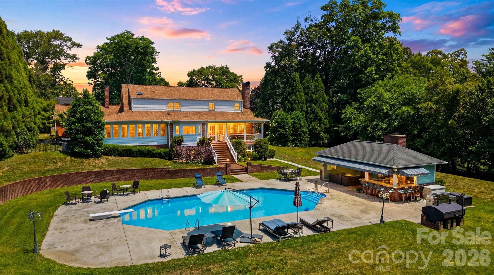 Photo 2 of 1013 14th Avenue Drive NW, Hickory, NC