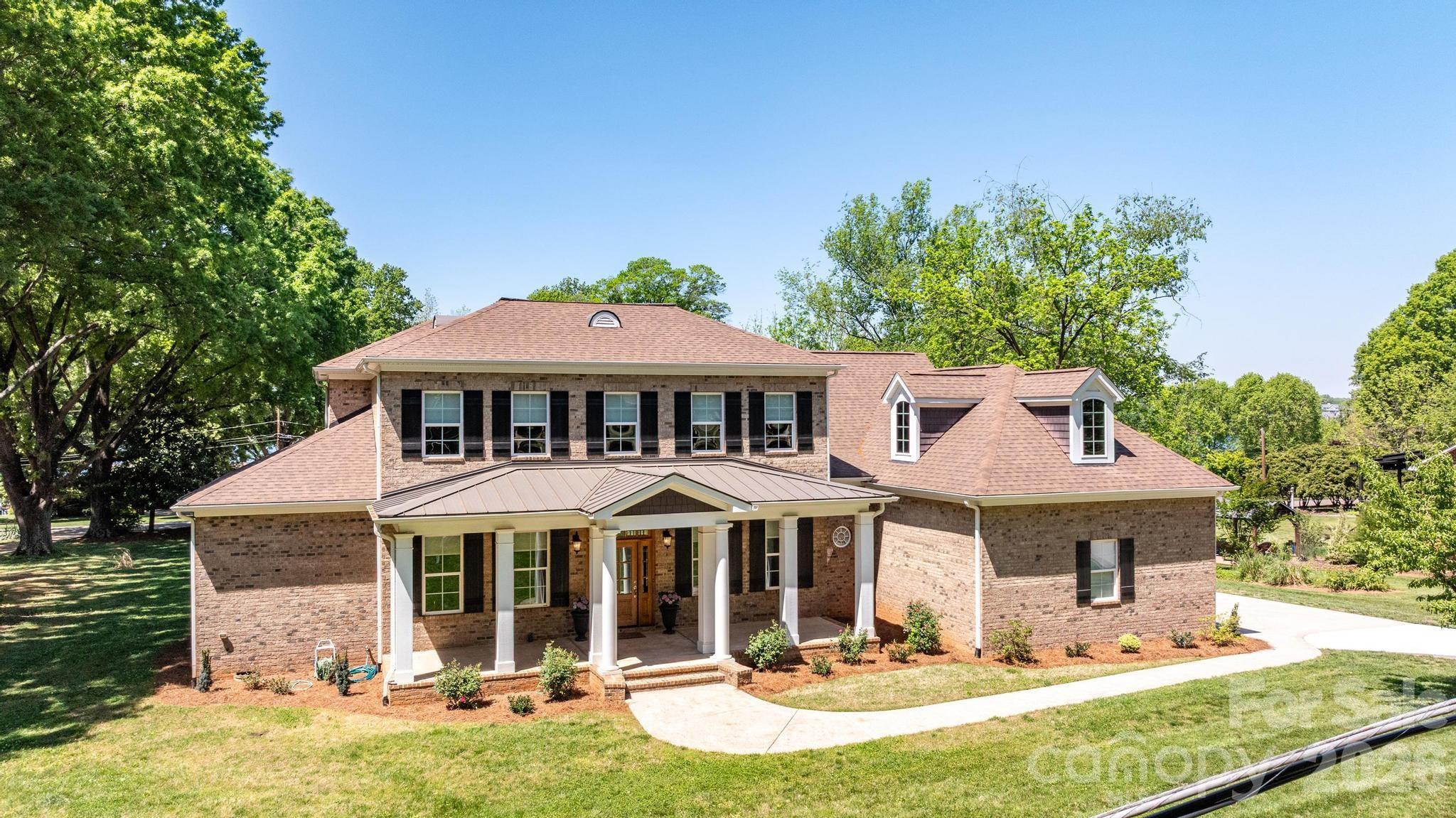 Photo 2 of 123 Lakefront Drive, Mooresville, NC