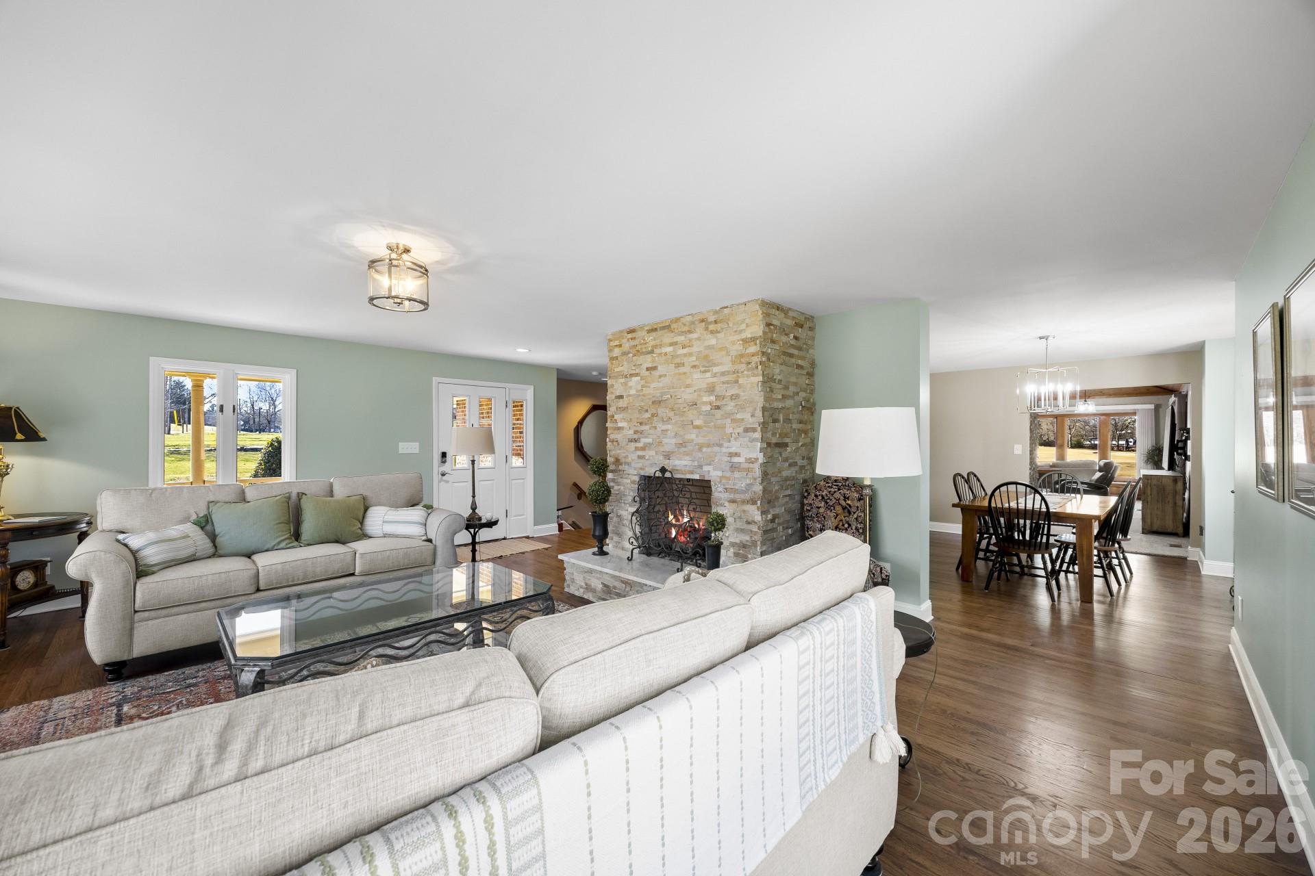 Photo 5 of 1419 Stoneyridge Drive, Charlotte, NC