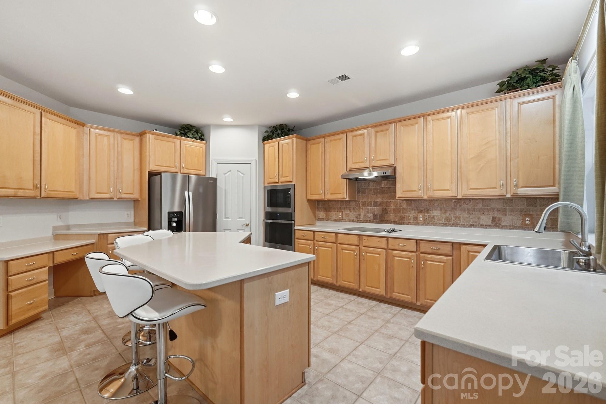 Photo 16 of 4814 King Arthur Drive, Charlotte, NC