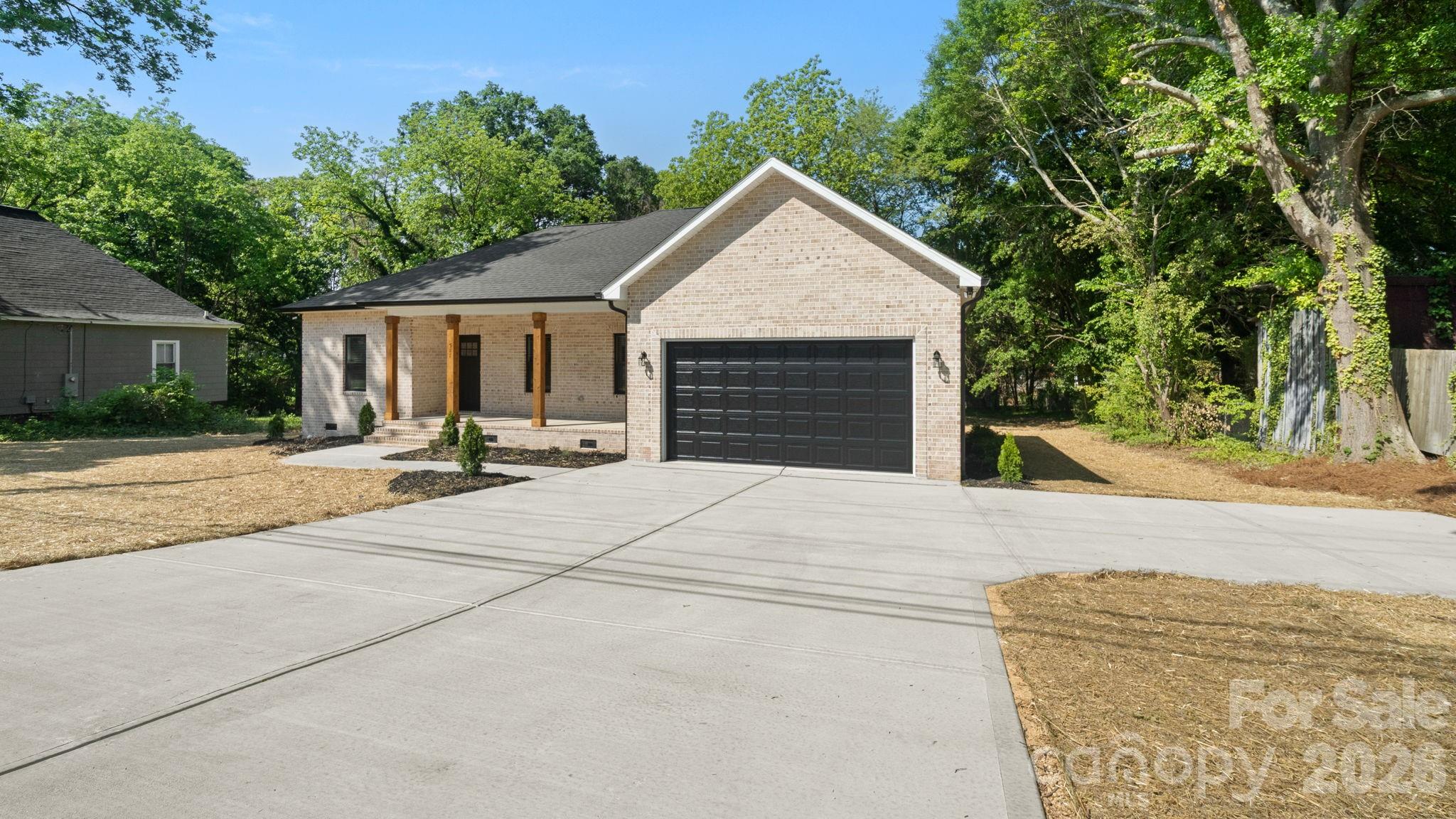 Photo 4 of 511 North Flint Street, Lincolnton, NC