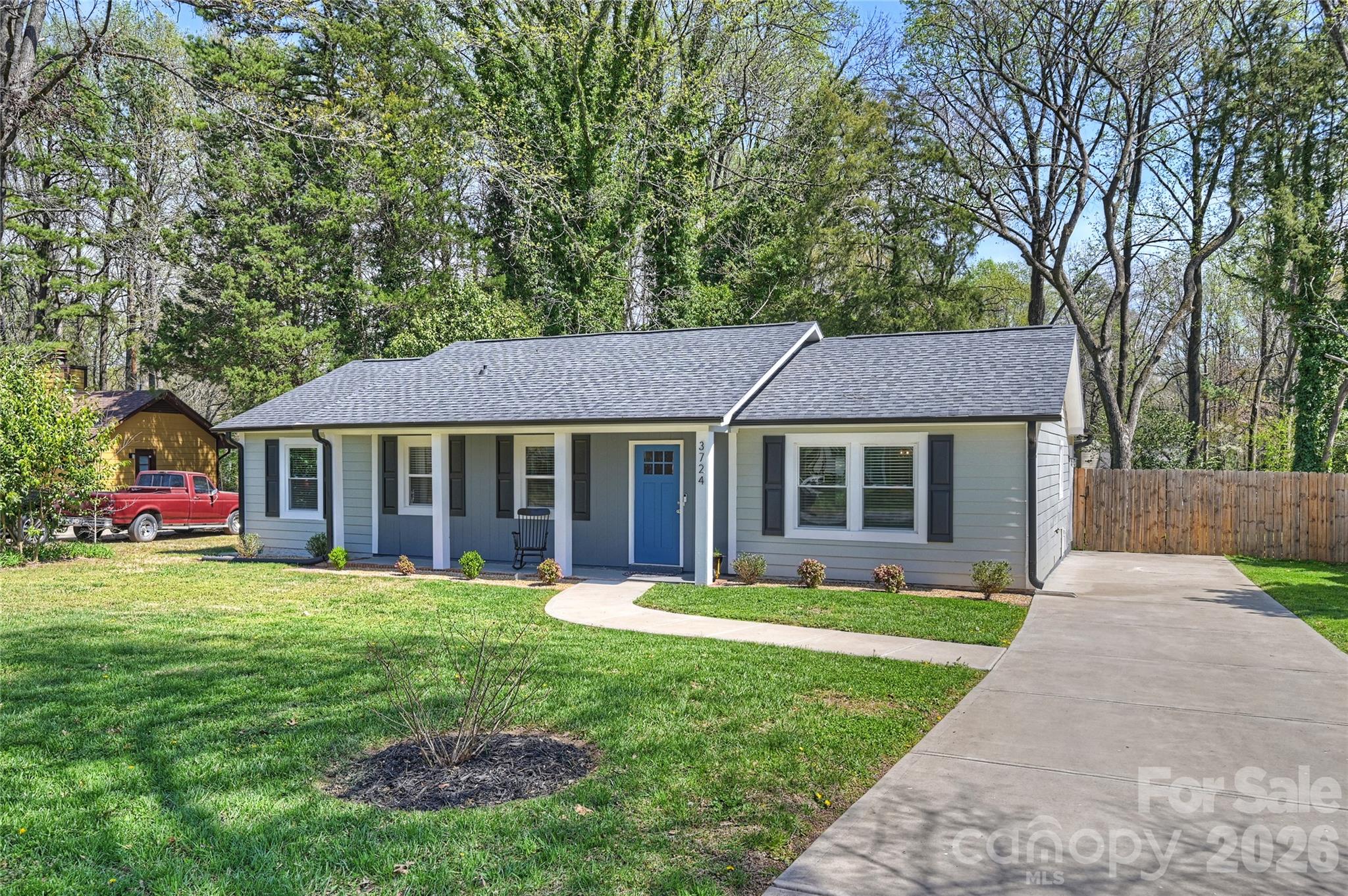 Photo 3 of 3724 Cobbleridge Drive, Charlotte, NC