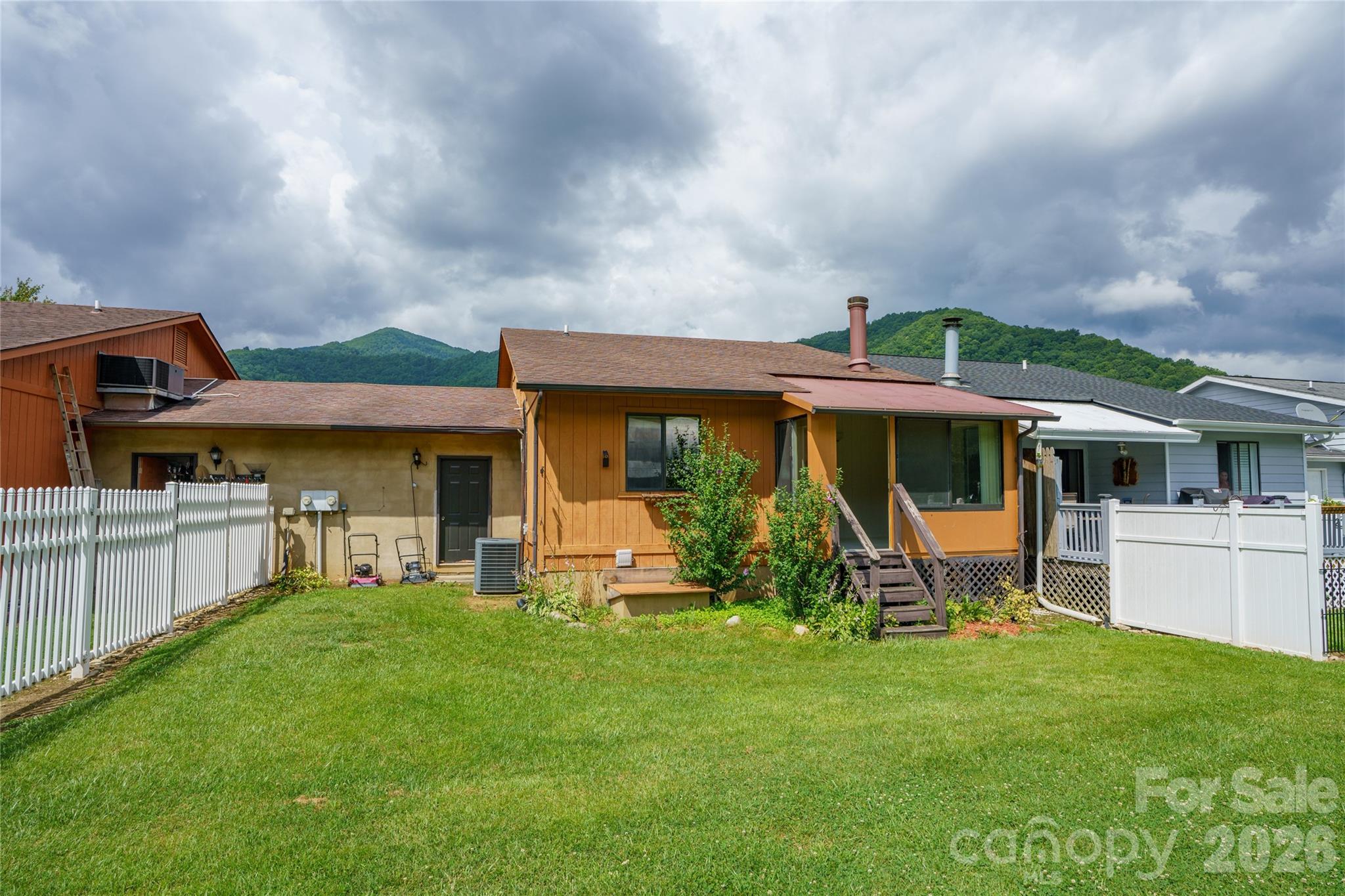 94 Market Street, Maggie Valley, NC - photo 7 of 44