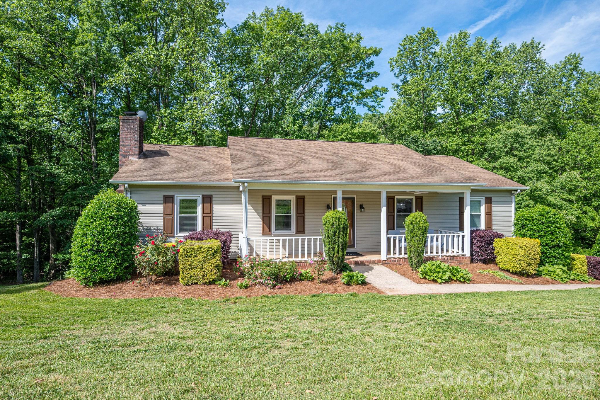 6097 Tuckborough Road, Hickory, NC
