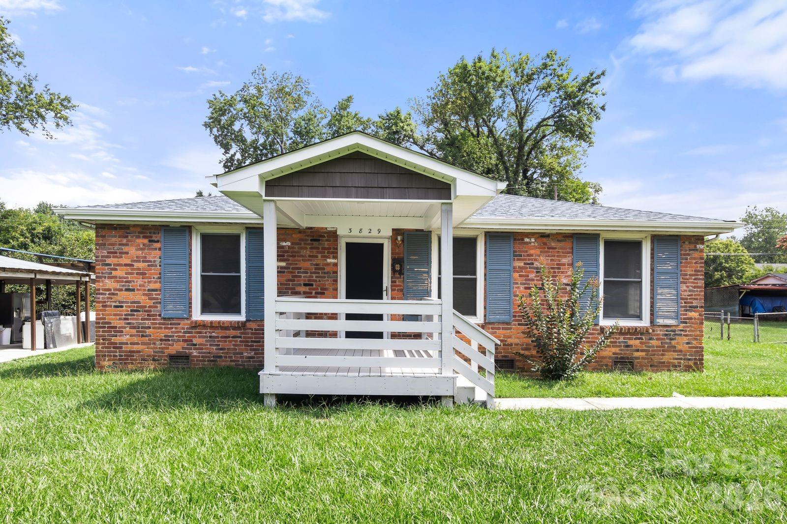 3829 Stonehaven Drive, Charlotte, NC - photo 1 of 2