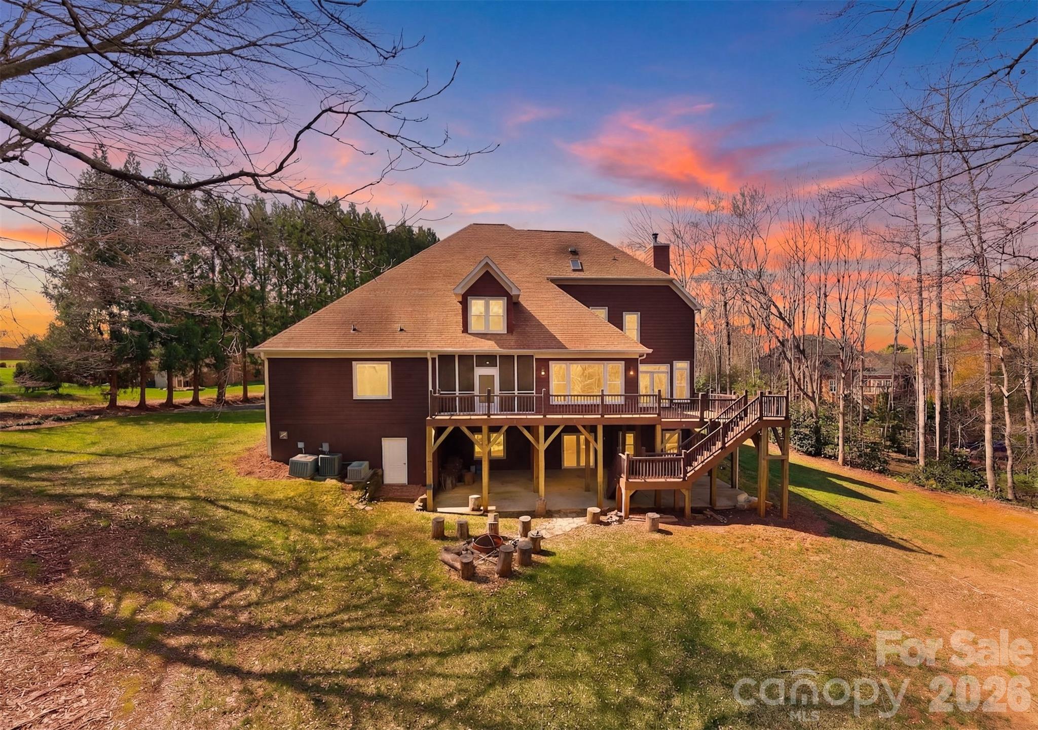 Photo 2 of 3916 2nd Street Drive NW, Hickory, NC