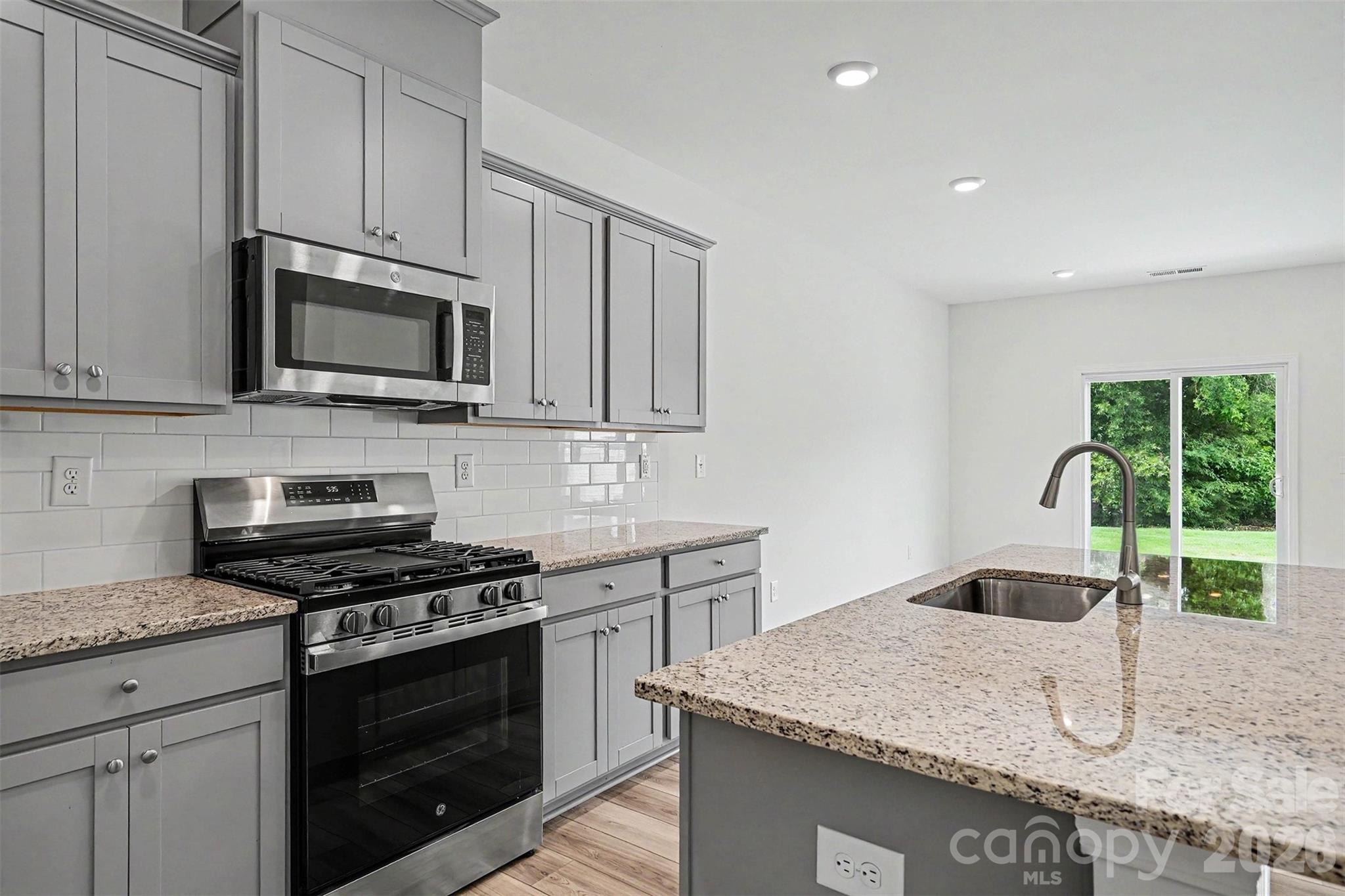 Photo 8 of 4035 Lawnview Drive, Charlotte, NC