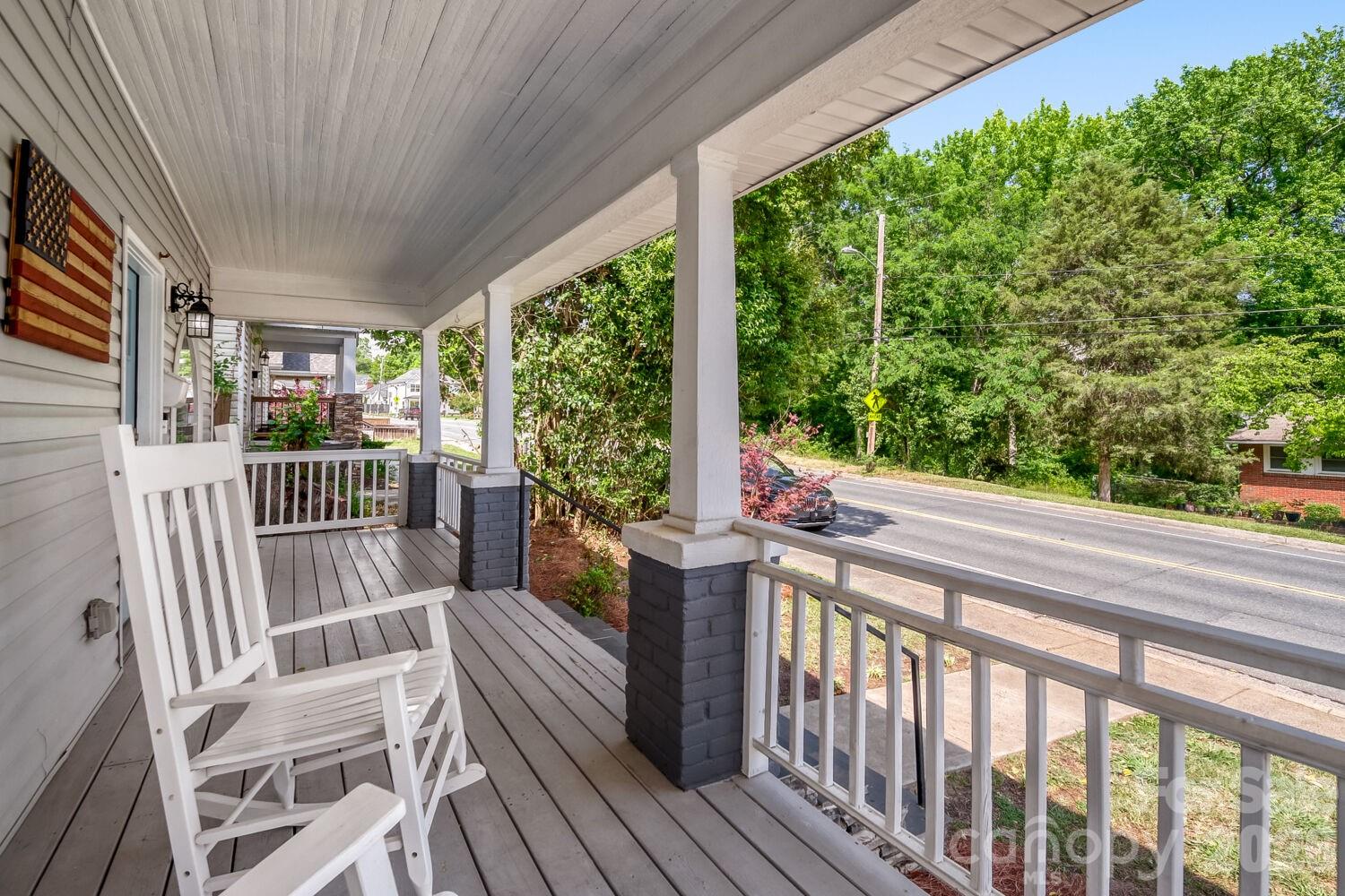 1521 Hawthorne Lane, Charlotte, NC - photo 2 of 30