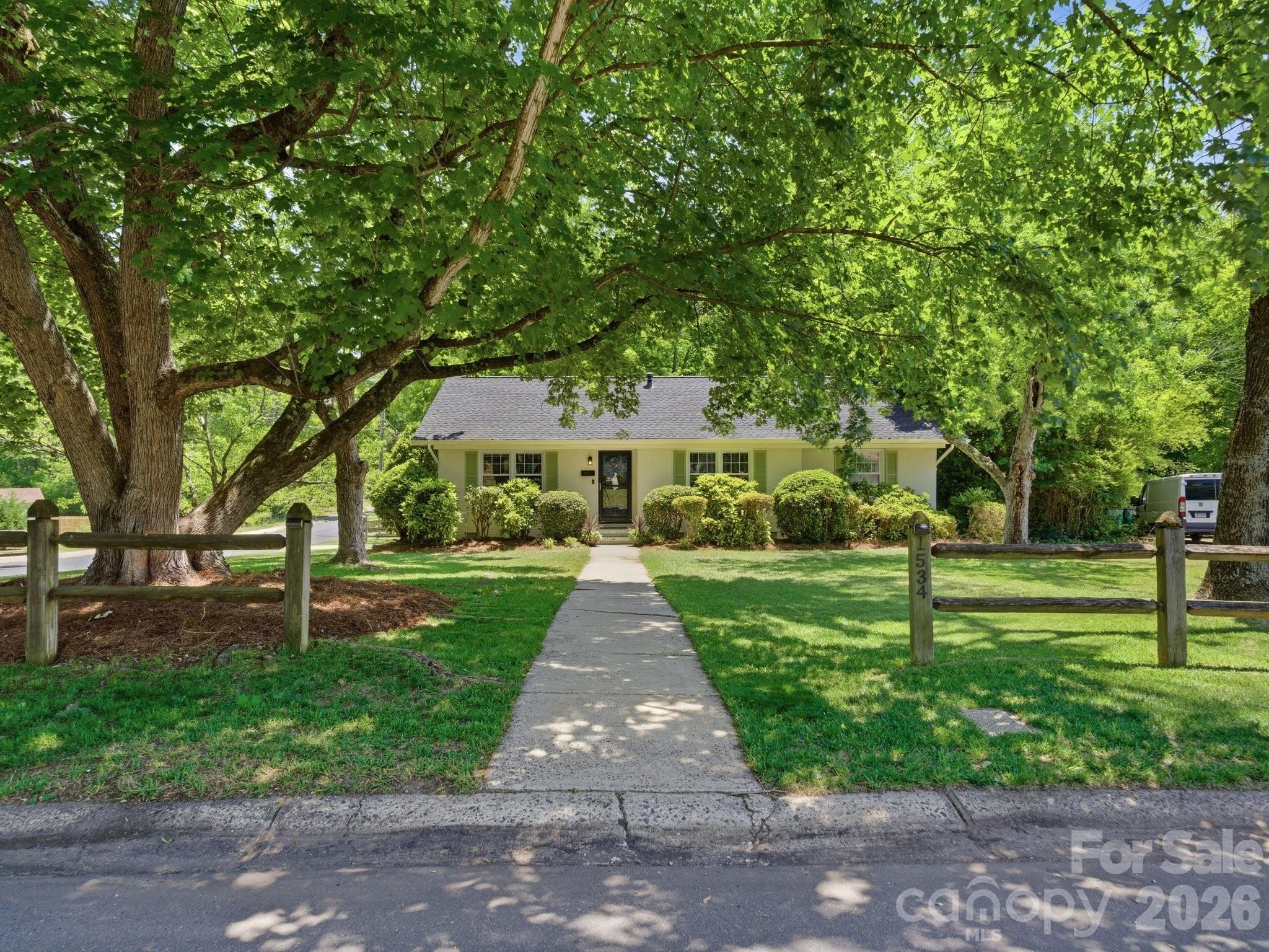 1534 Edgewater Drive, Charlotte, NC - photo 2 of 44