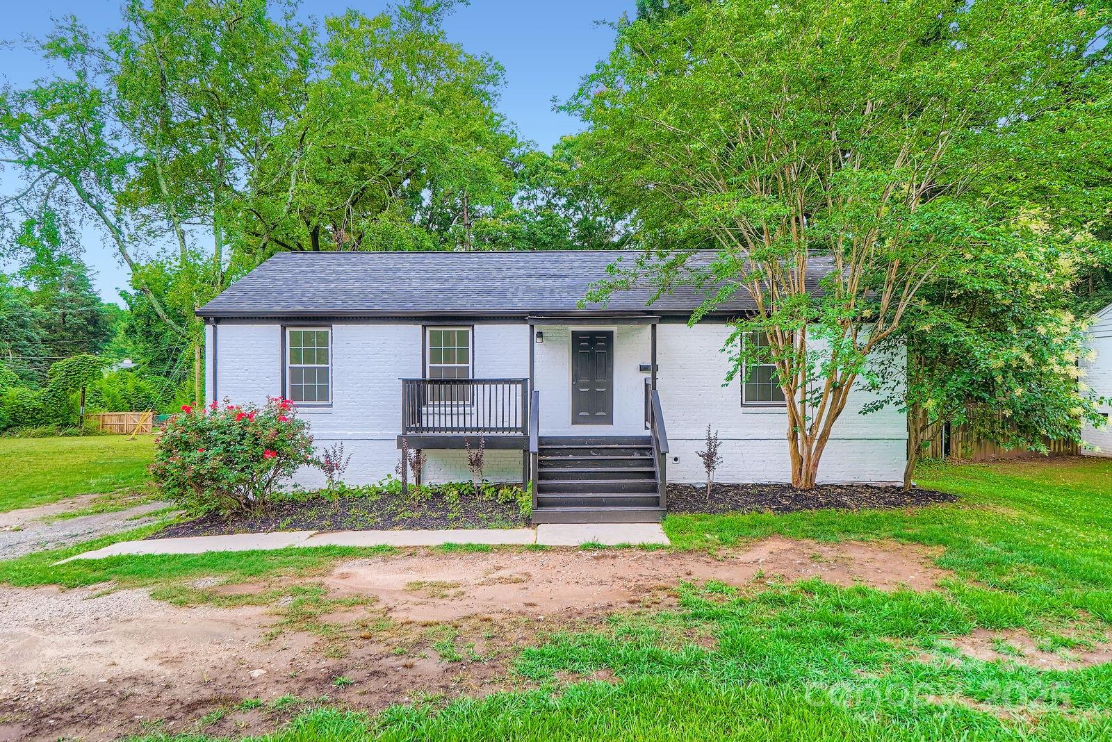 1224 E Woodlawn Road, Charlotte, NC - photo 1 of 48