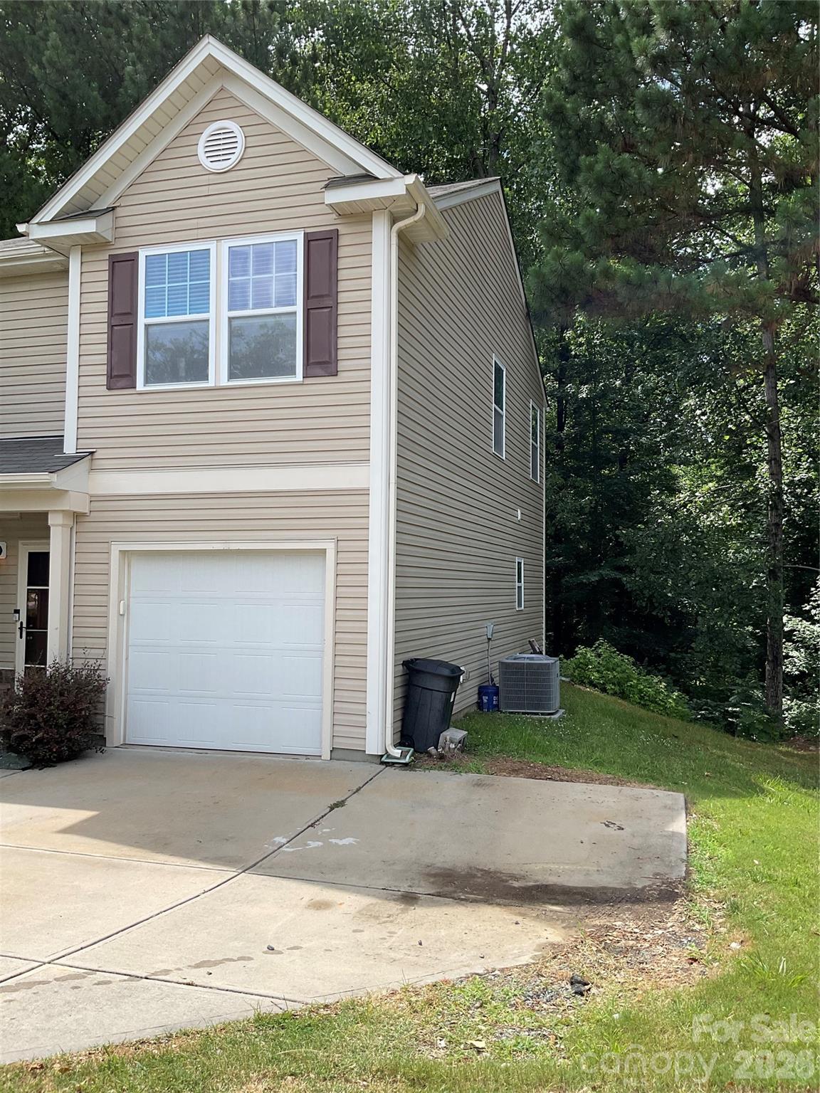 Home for sale at 11213 Deer Stand Court, Charlotte, NC — photo 5 of 35