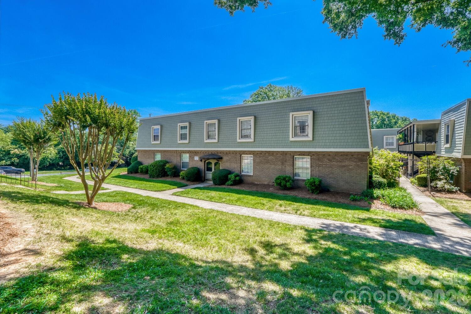 Home for sale at 2610 Park RoadB, Charlotte, NC — photo 1 of 25