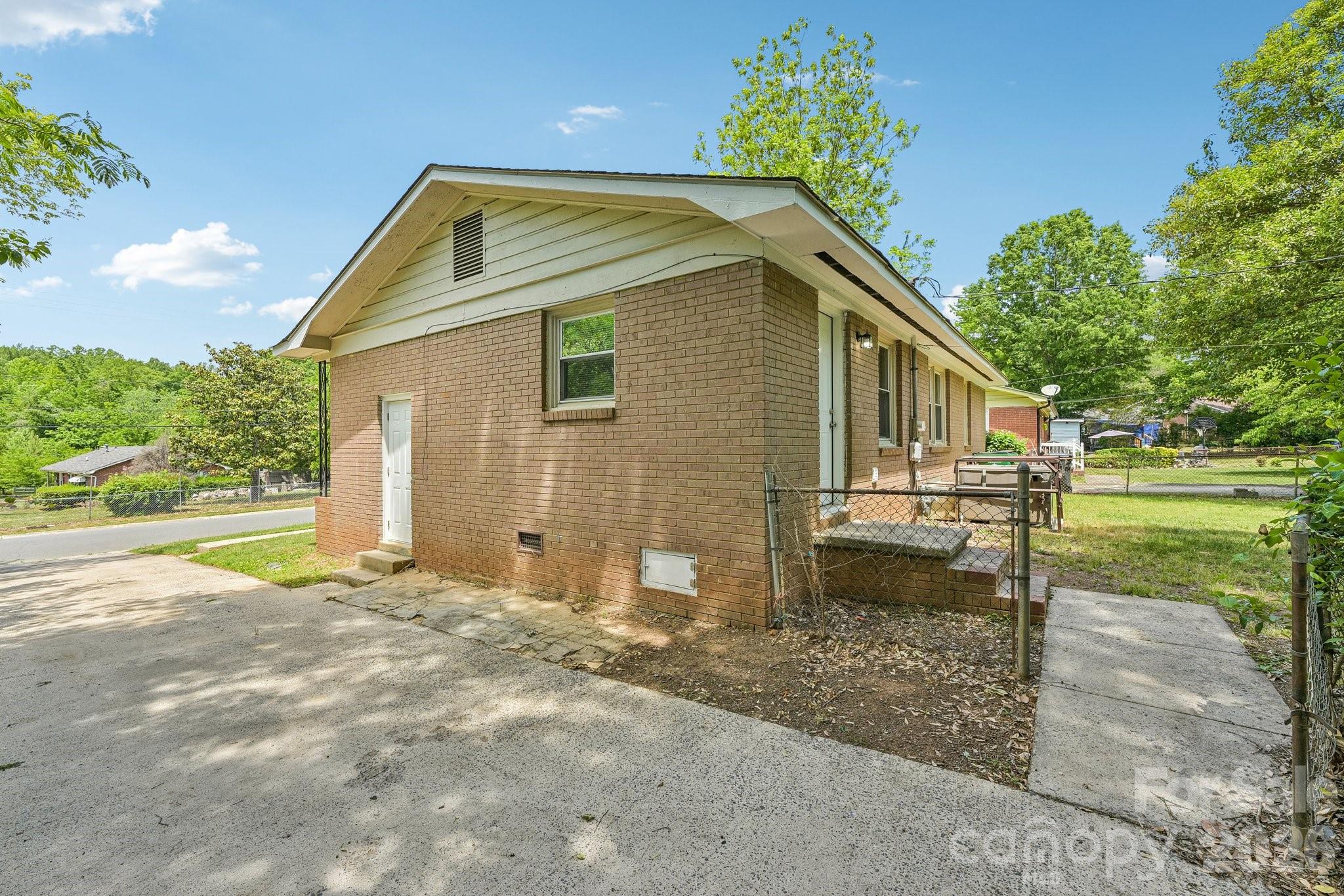 3935 Crestridge Drive, Charlotte, NC - photo 32 of 33