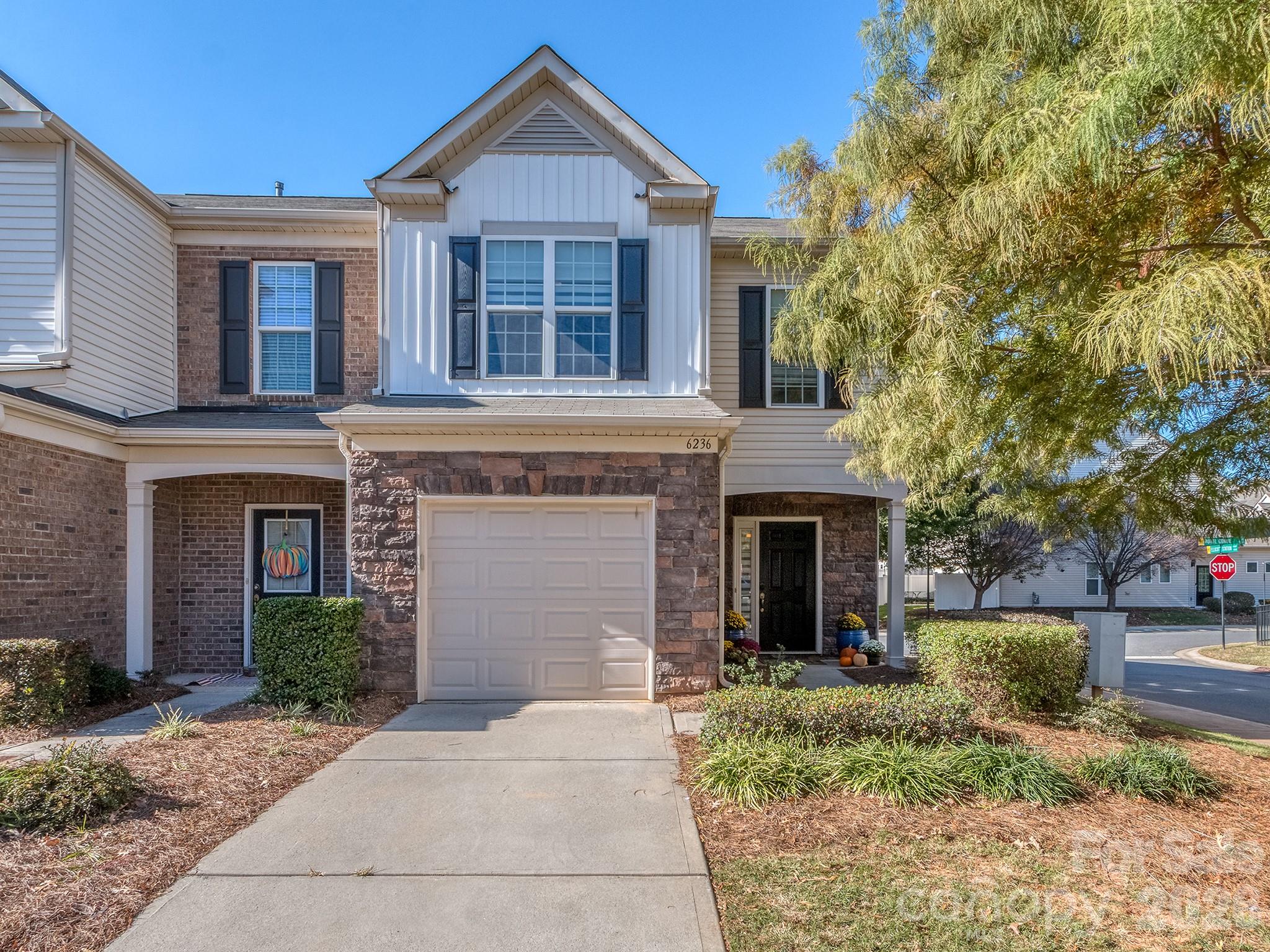 Photo 3 of 6236 Rockefeller Lane, Charlotte, NC