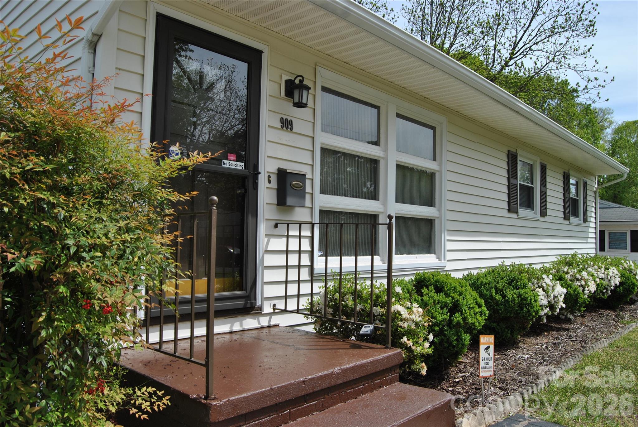 Photo 4 of 909 Timberlane Drive, Mount Holly, NC