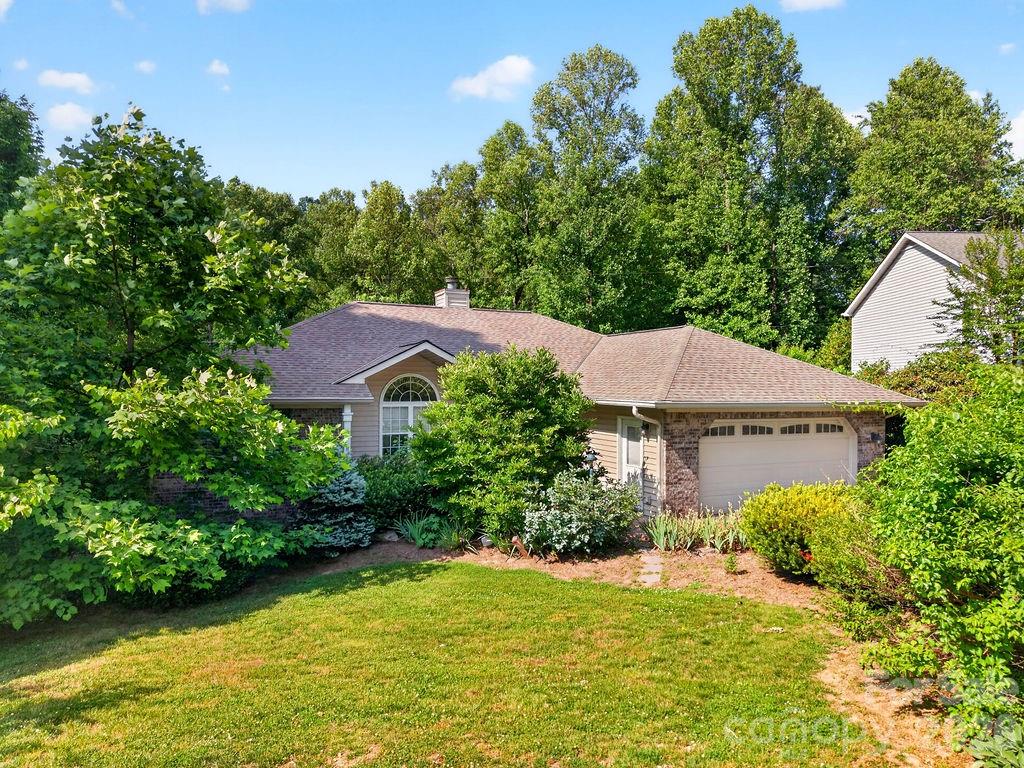 Exterior of 7 Firestone Court, Etowah, NC