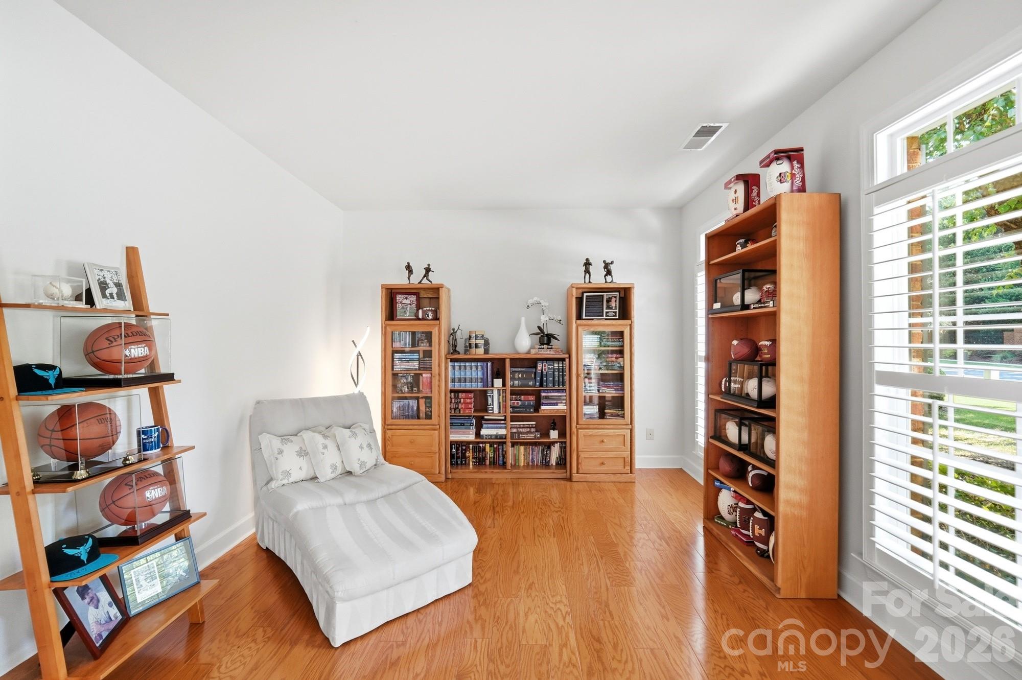 Photo 5 of 4814 King Arthur Drive, Charlotte, NC
