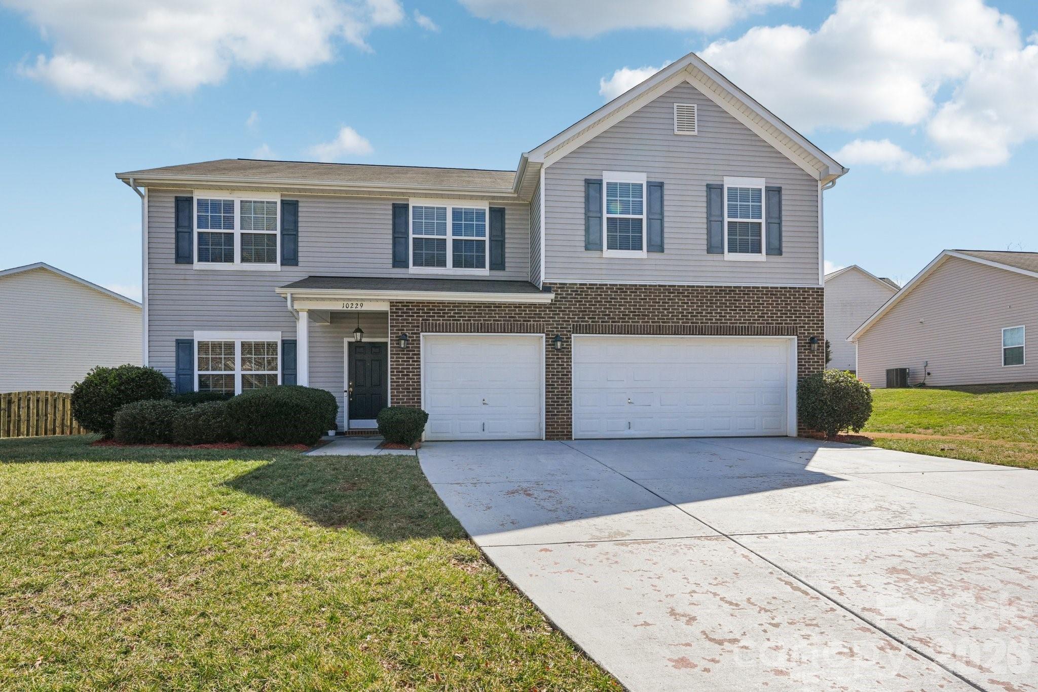 Photo 3 of 10229 Highland Creek Circle, Fort Mill, SC