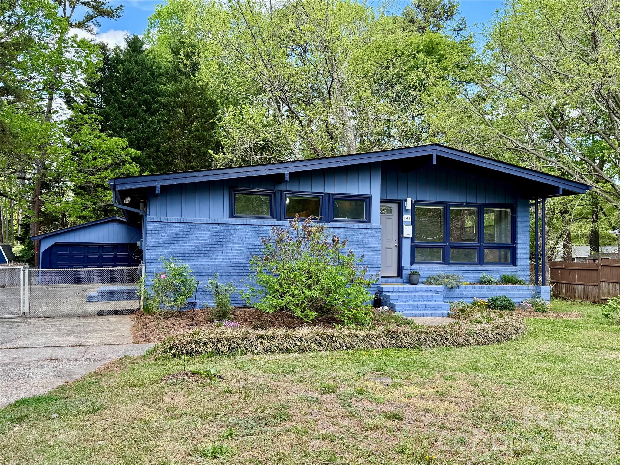 Photo 2 of 1511 Briarfield Drive, Charlotte, NC