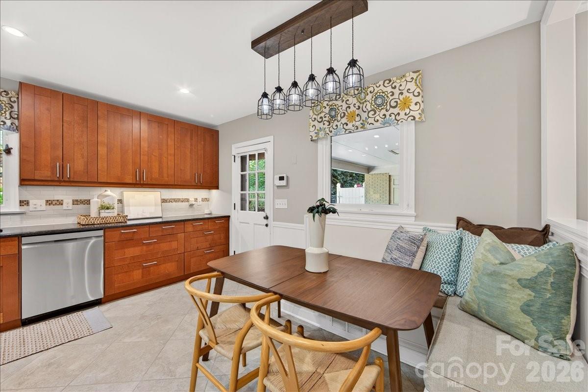 Photo 21 of 1128 Court Drive, Charlotte, NC