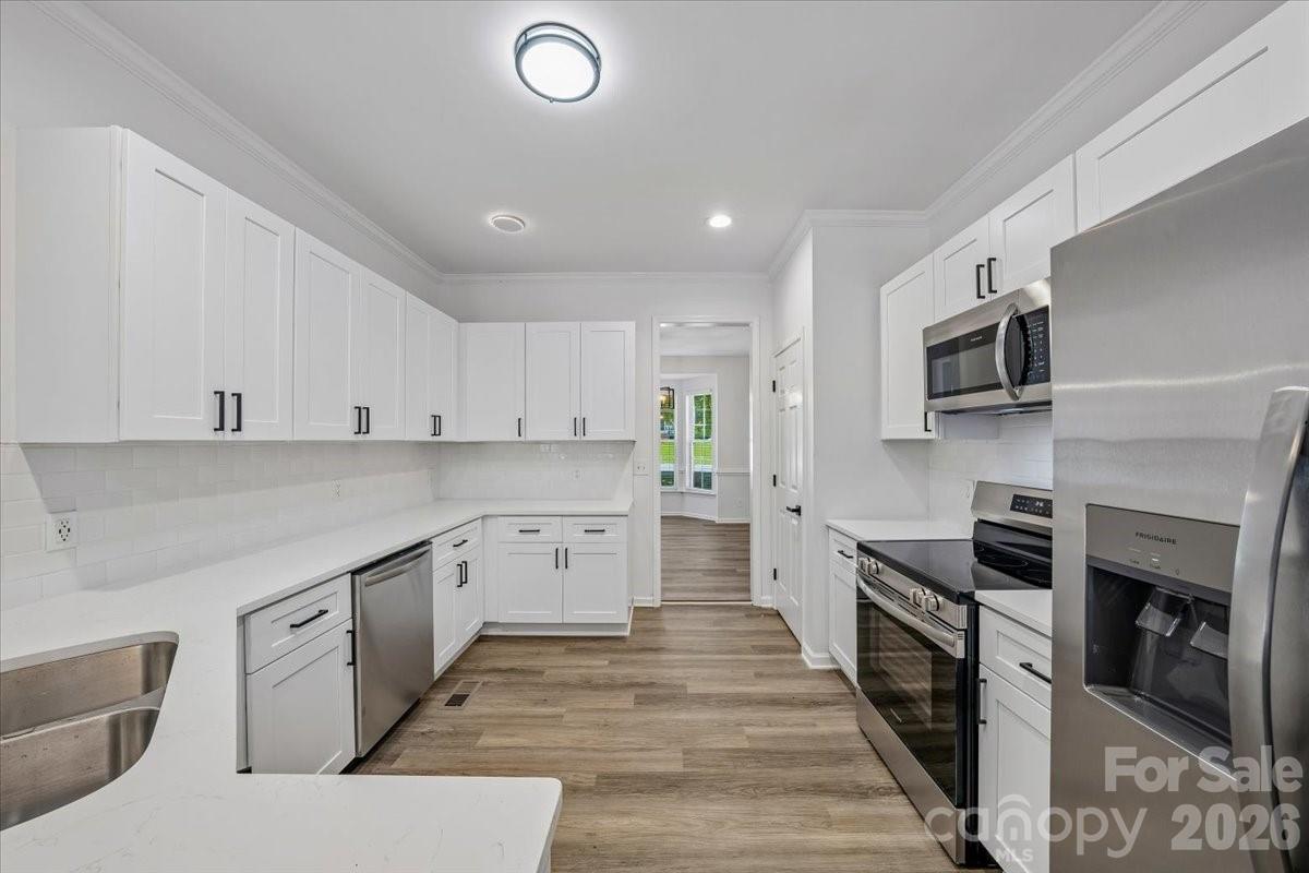 Home for sale at 2622 Billings Park Drive, Charlotte, NC — photo 10 of 48