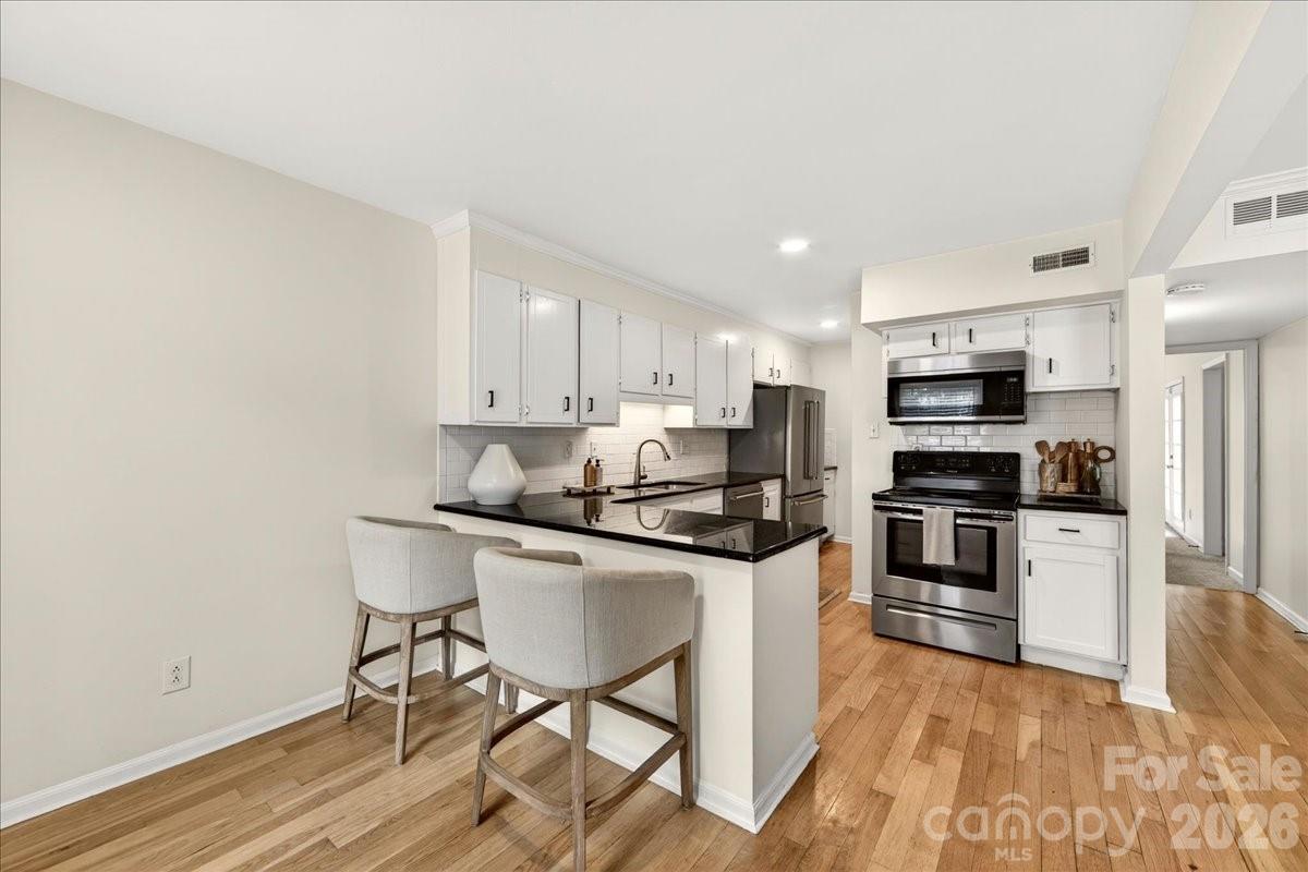 Photo 4 of 6724 Constitution Lane, Charlotte, NC
