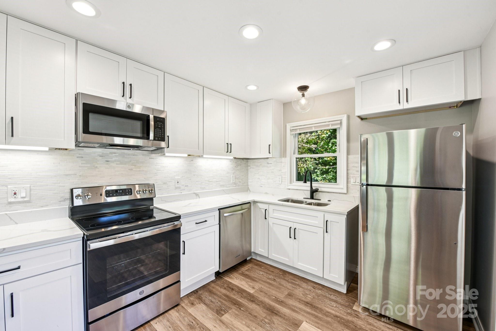 Photo 9 of 3209 Eastwood Drive, Charlotte, NC