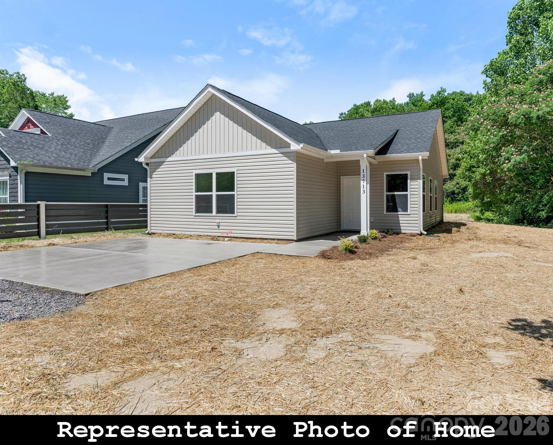 Photo 3 of 962 S Hoskins Road, Charlotte, NC