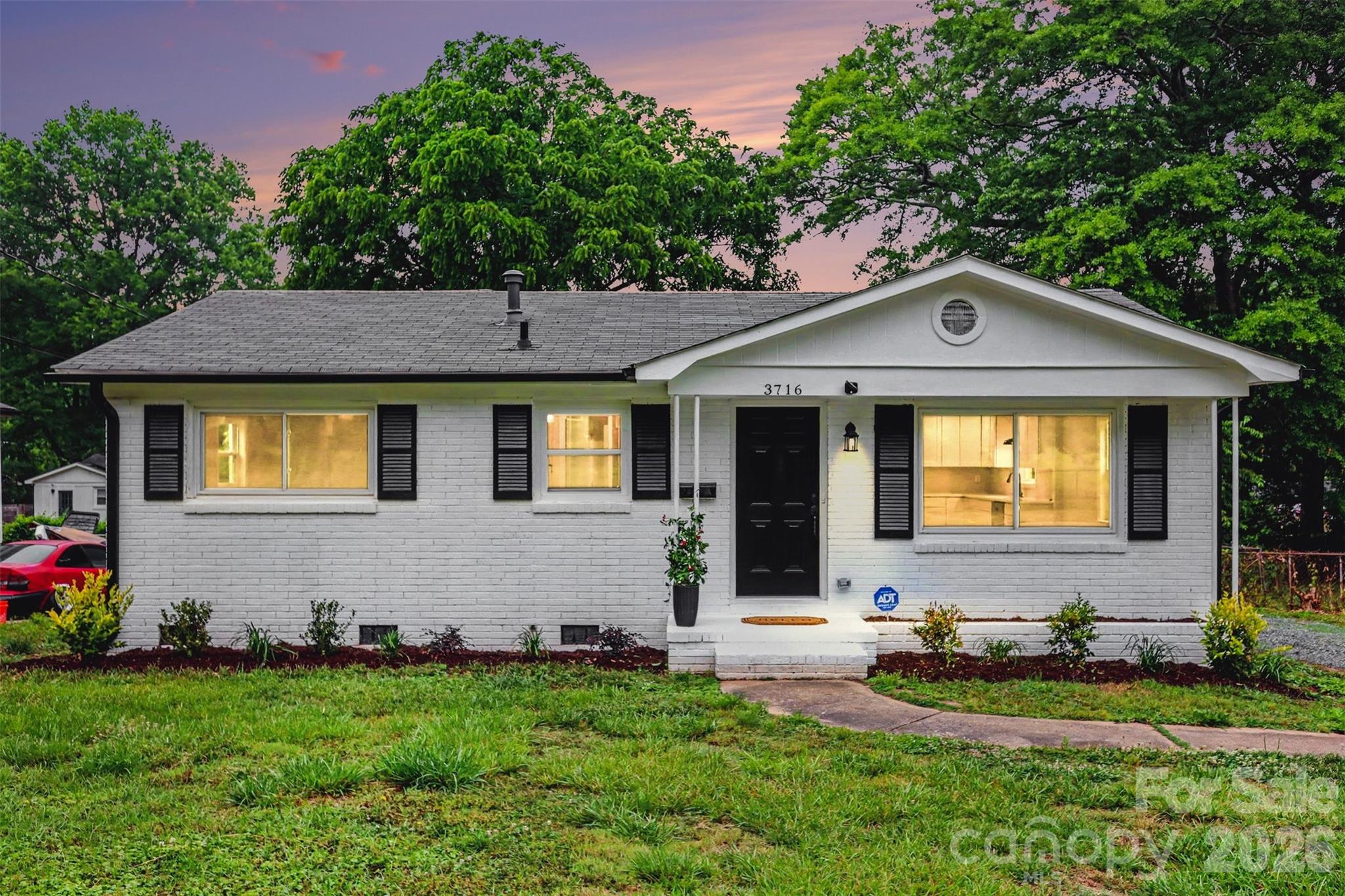 3716 Fieldcrest Road, Charlotte, NC - photo 2 of 20