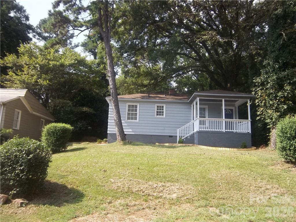 Home for sale at 2431 Columbus Circle15, Charlotte, NC — photo 1 of 21
